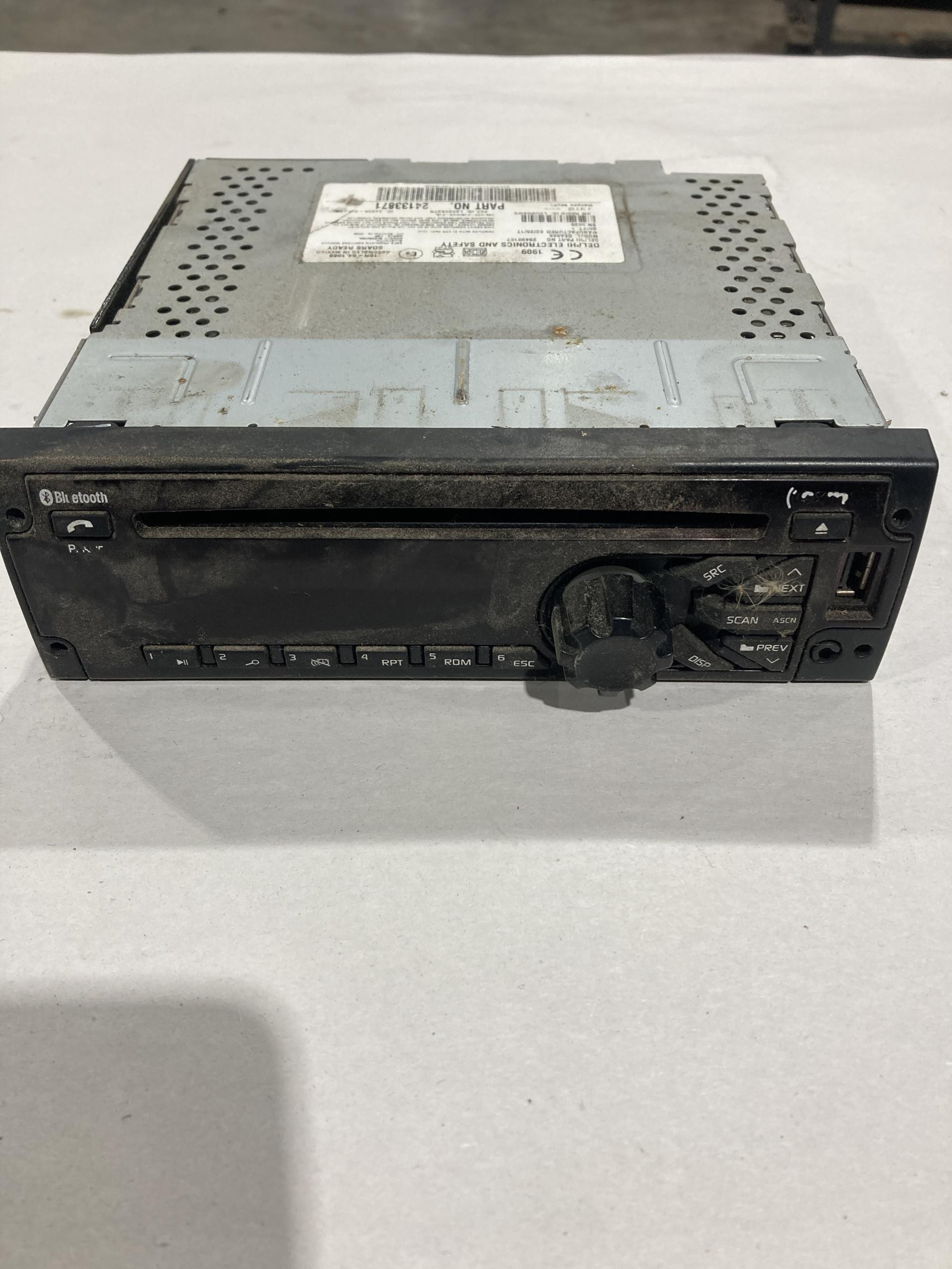 International LT A/V Equipment (Radio) for Sale