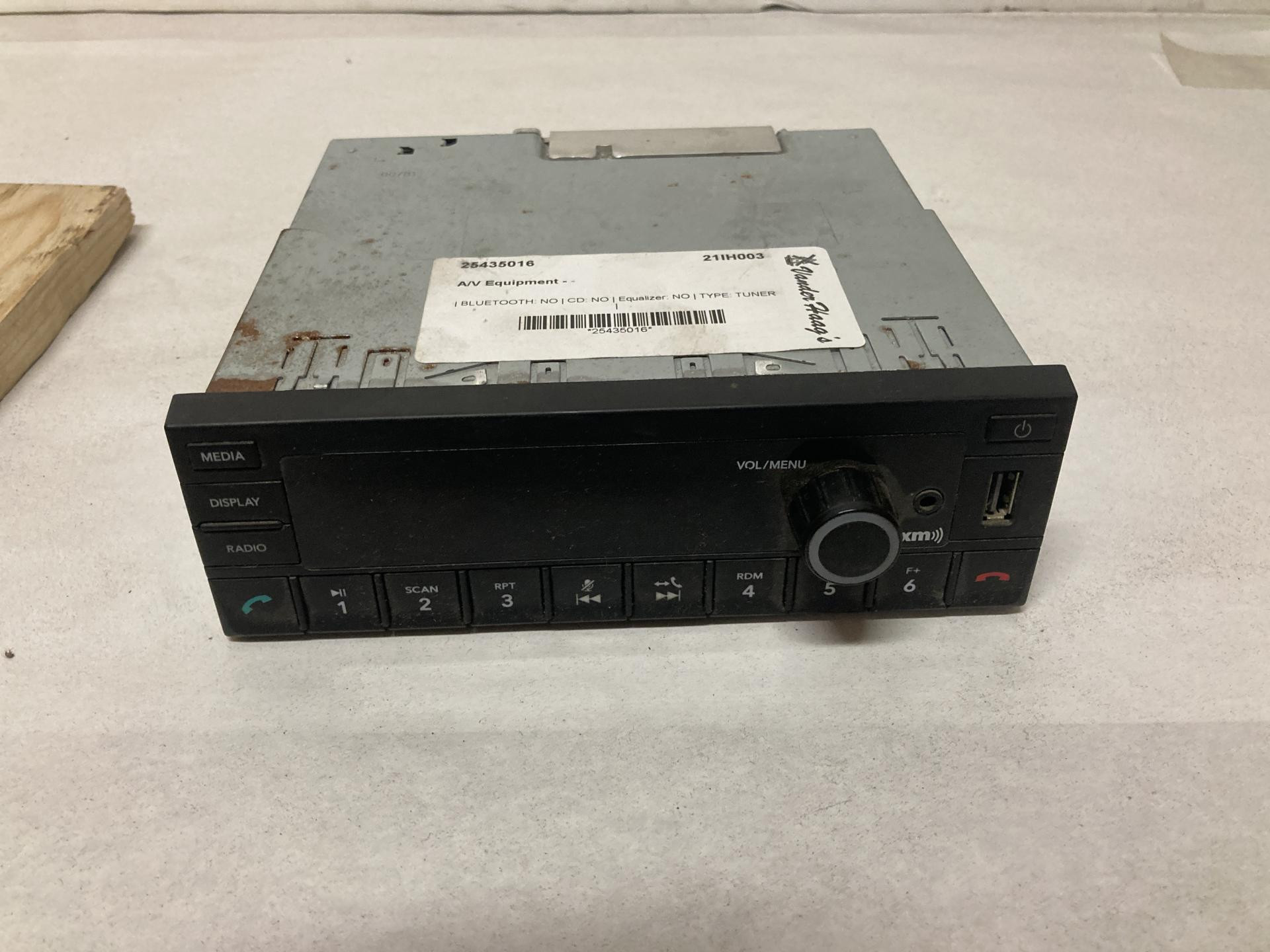 International LT A/V Equipment (Radio) for Sale