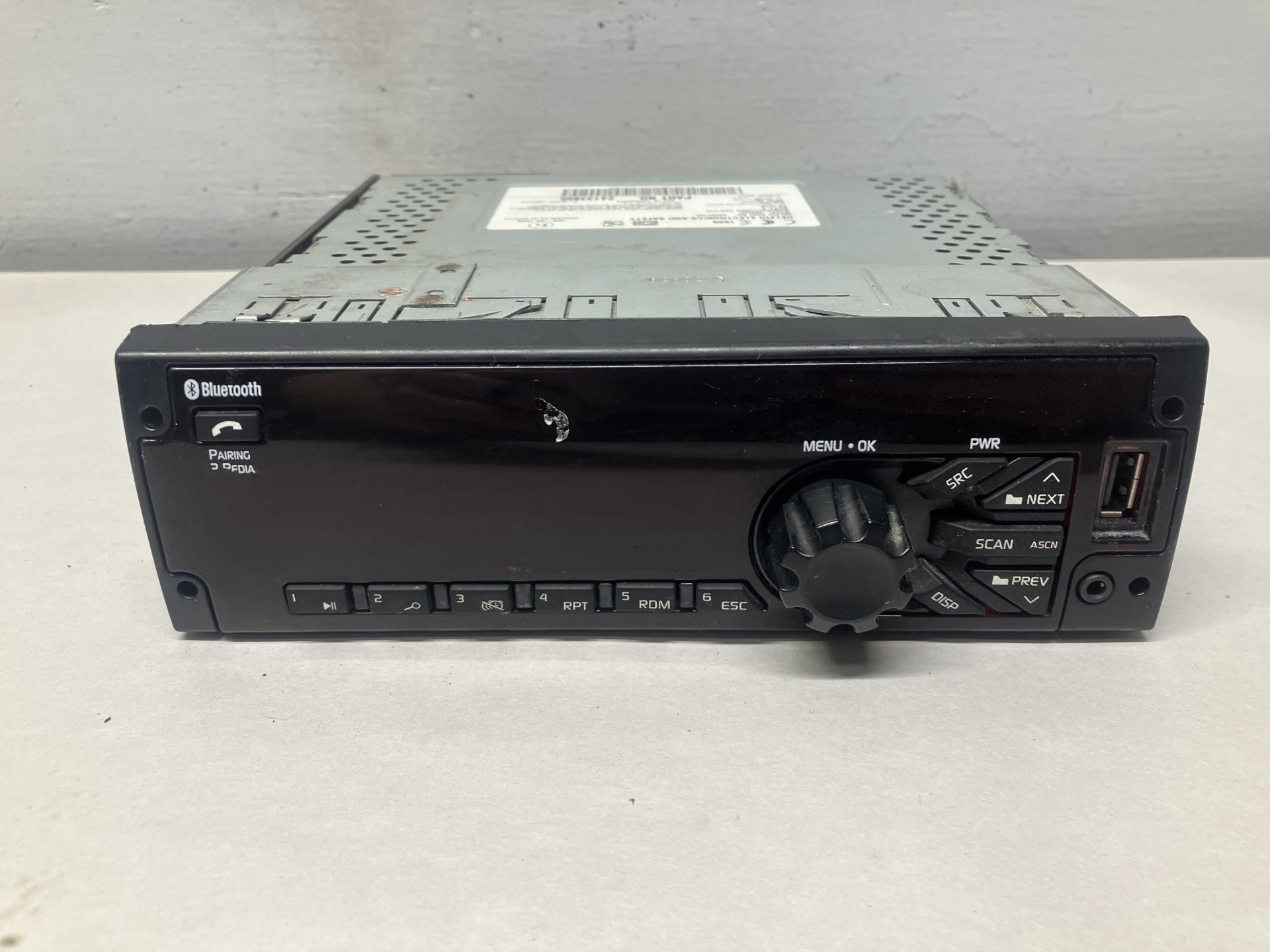 International LT A/V Equipment (Radio) for Sale