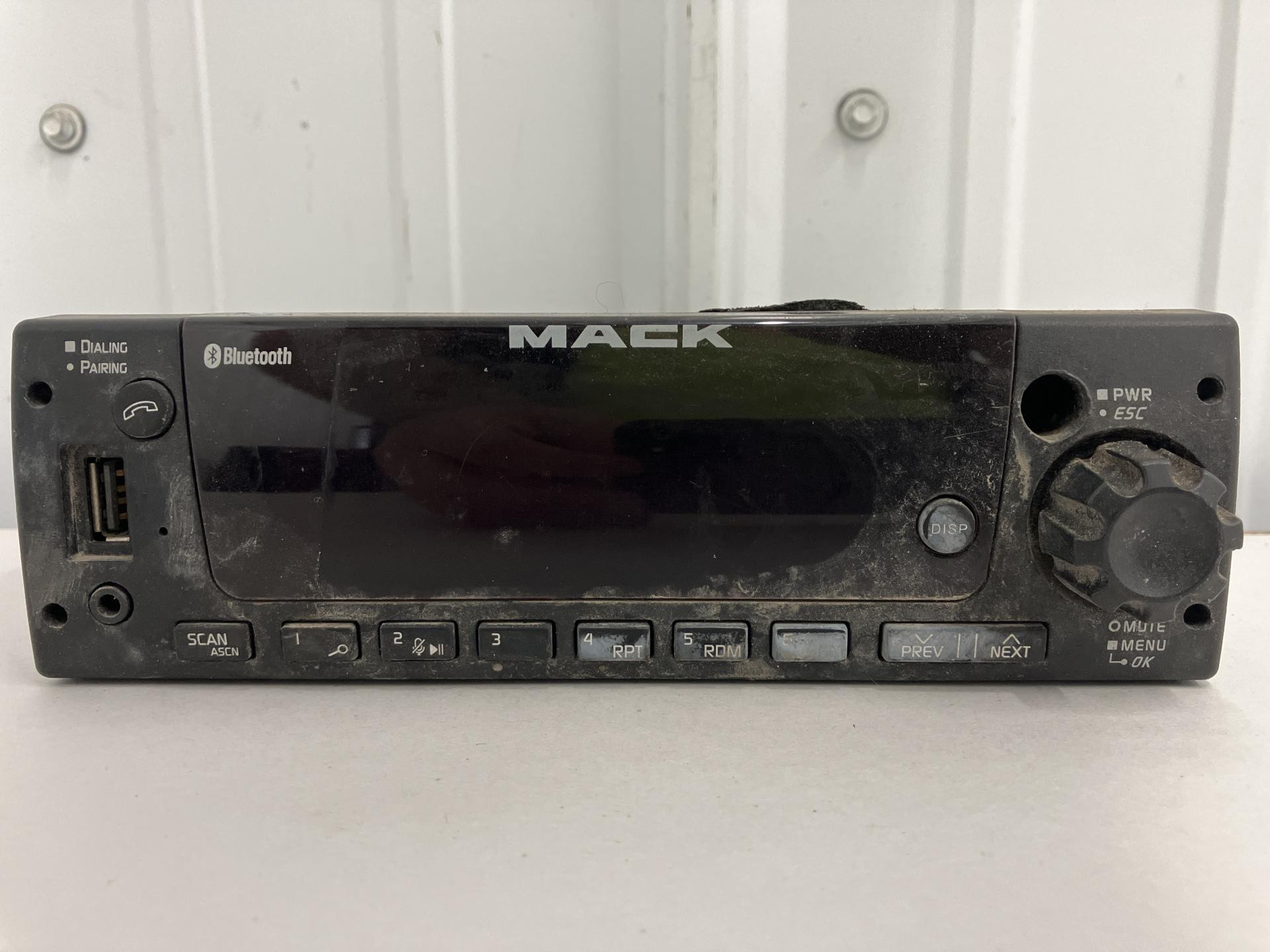 Mack MD6 A/V Equipment (Radio) for Sale
