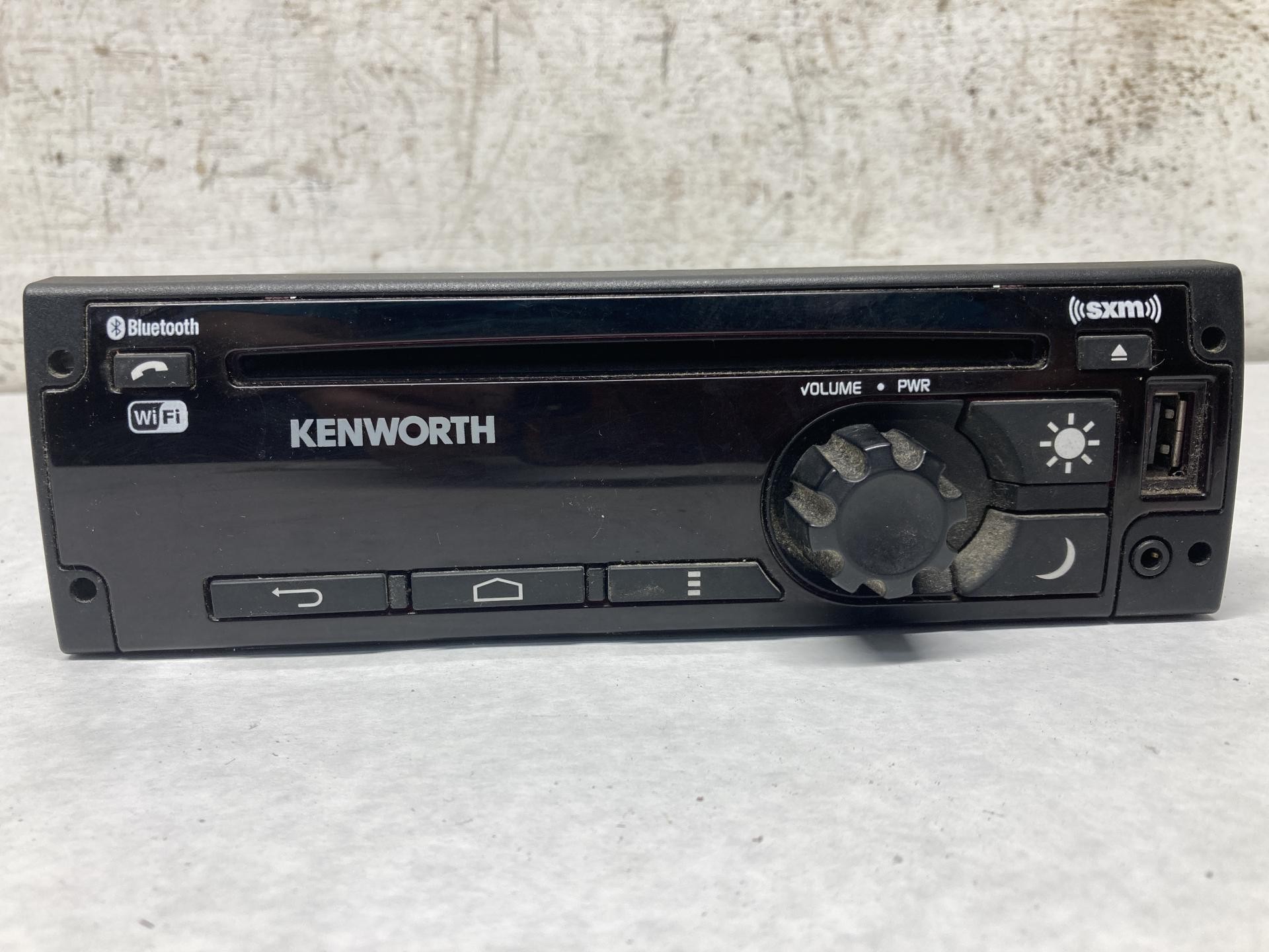 Kenworth T680 A/V Equipment (Radio) for Sale