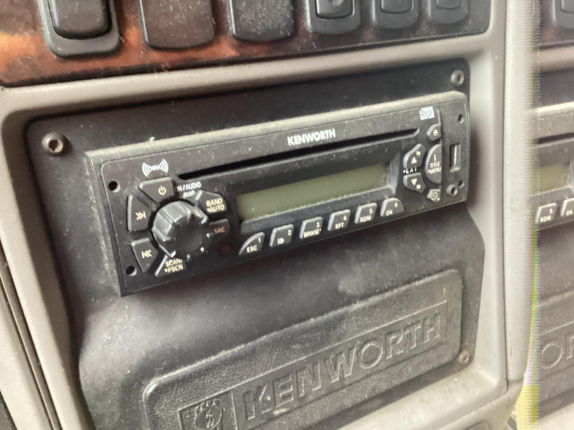 Kenworth T700 A/V Equipment (Radio) for Sale