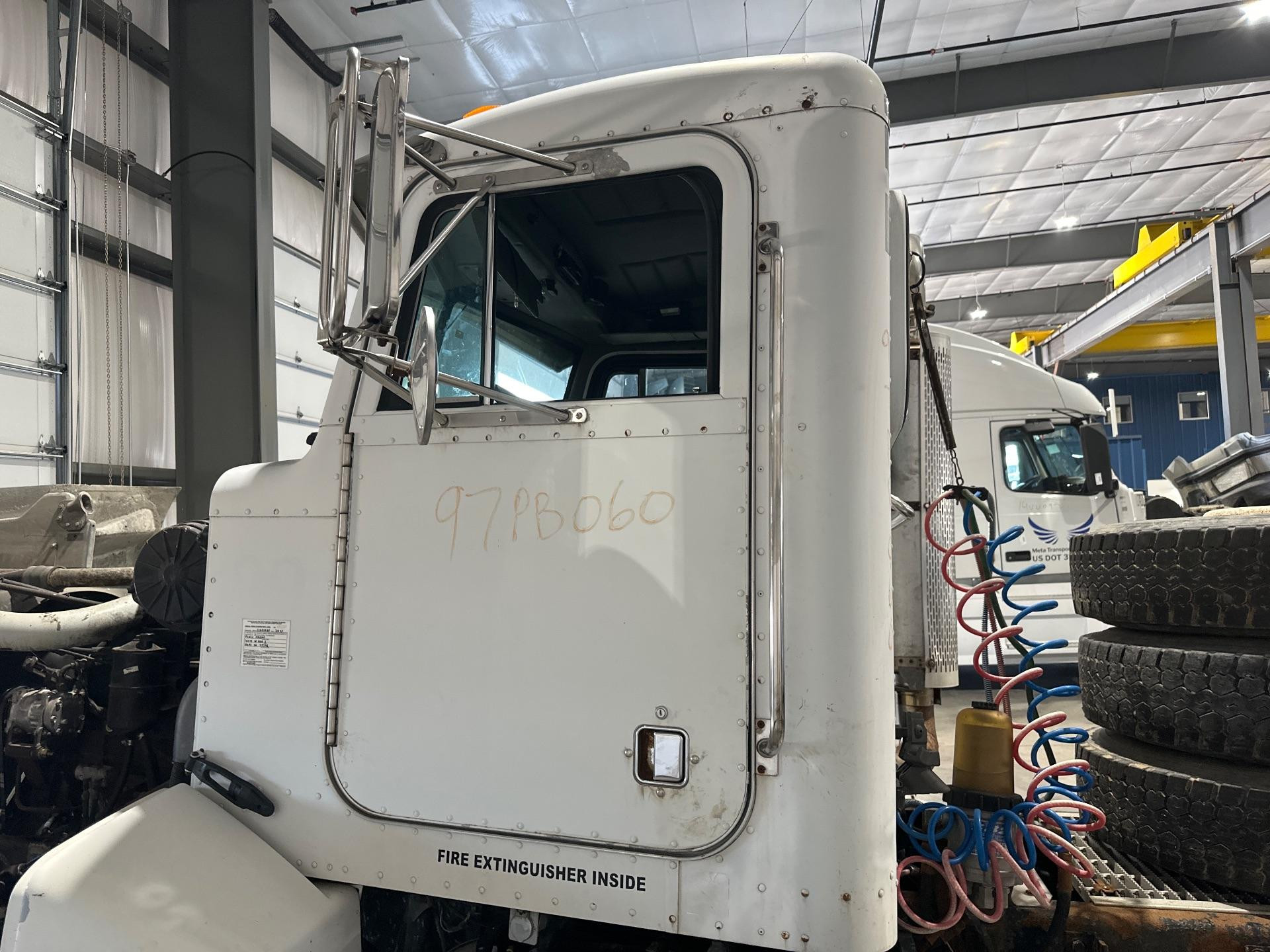 20-10833 | Peterbilt 385 Door for Sale