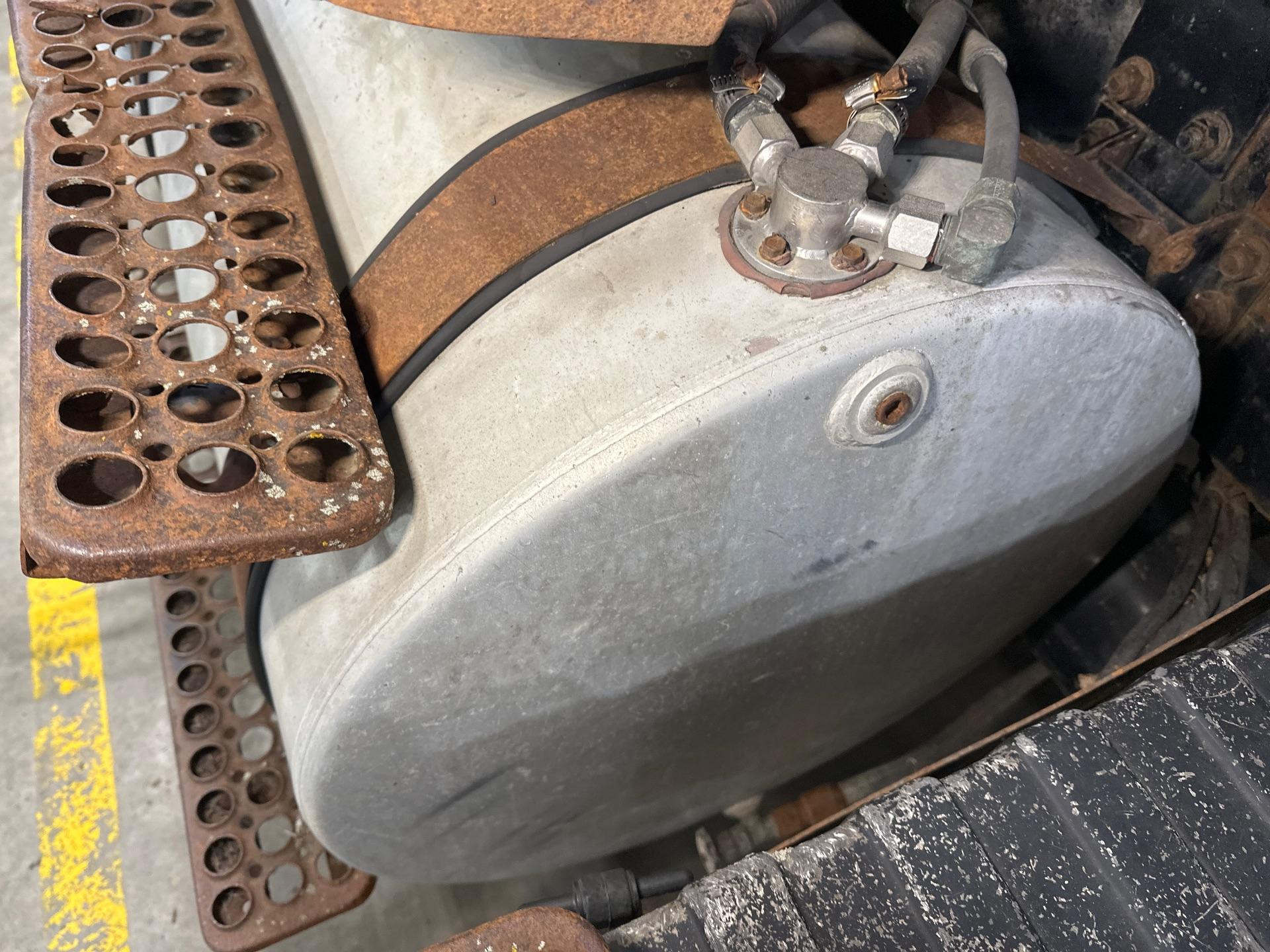 8067083 | Volvo WG Fuel Tank for Sale