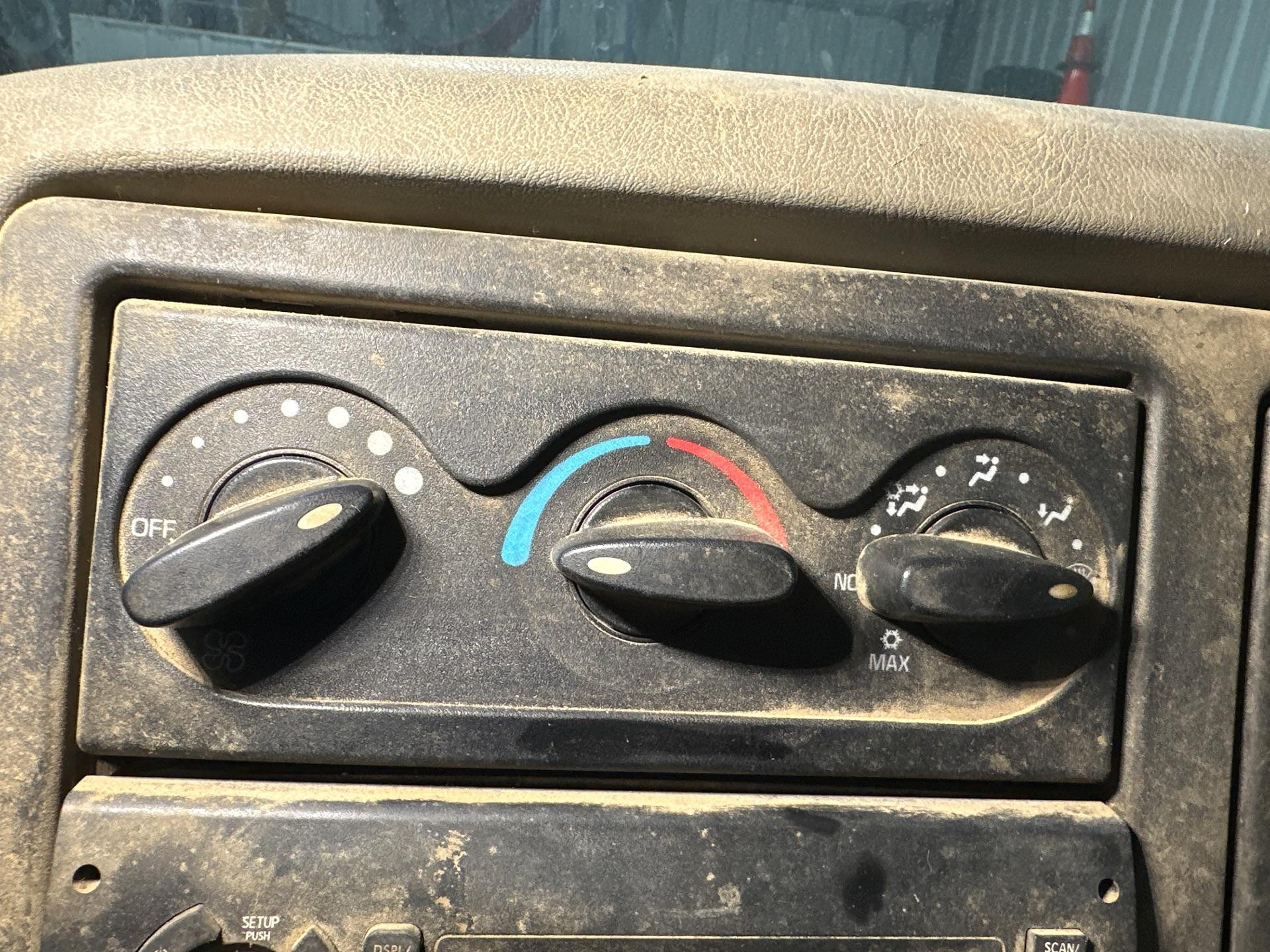 3545543C5 | International DURASTAR (4400) Heater & AC Temperature Control f