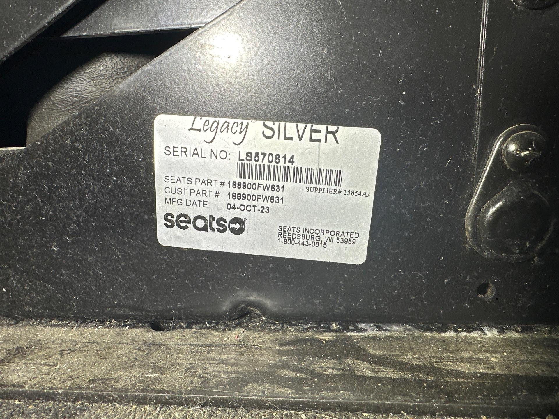 188900FW631 | Peterbilt 567 Air Ride Seat for Sale