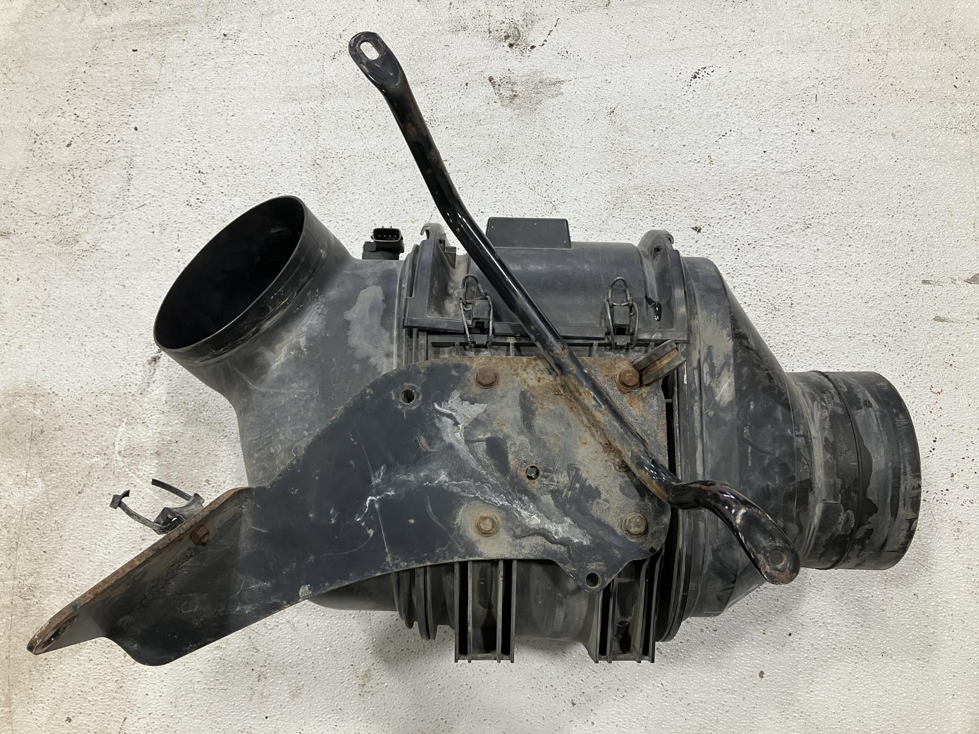 3801067C91 | Ford F650 Air Cleaner for Sale