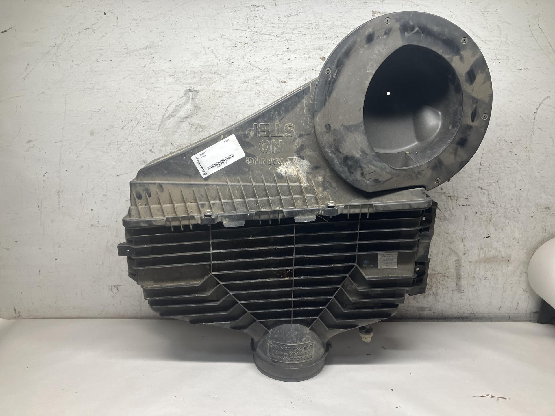 4063328C95 | International LT Air Cleaner for Sale