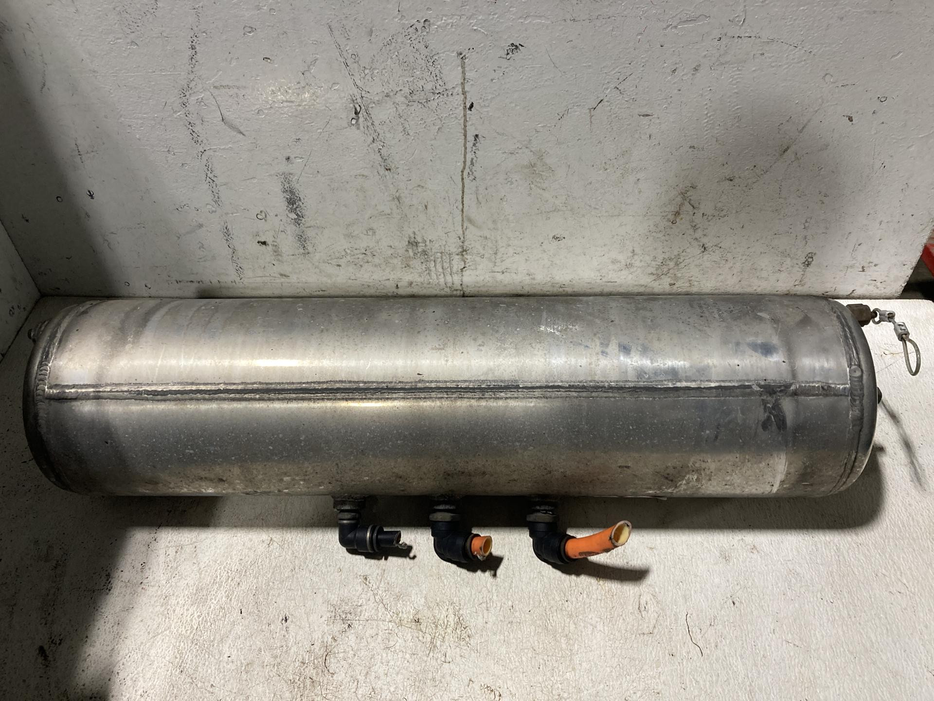 08-02392P | Peterbilt 567 Air Tank for Sale