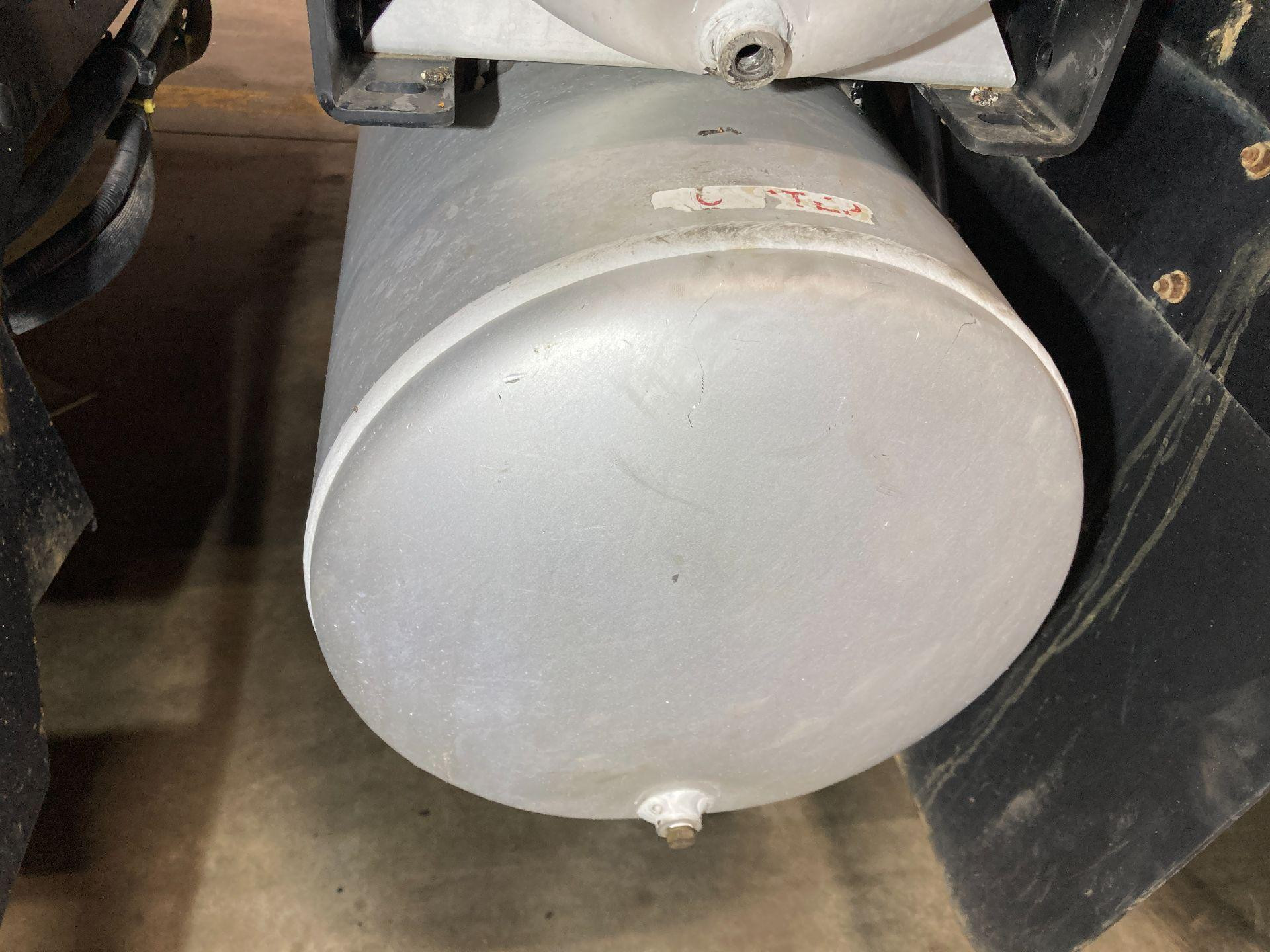 21564563P03 | Mack CHU Air Tank for Sale