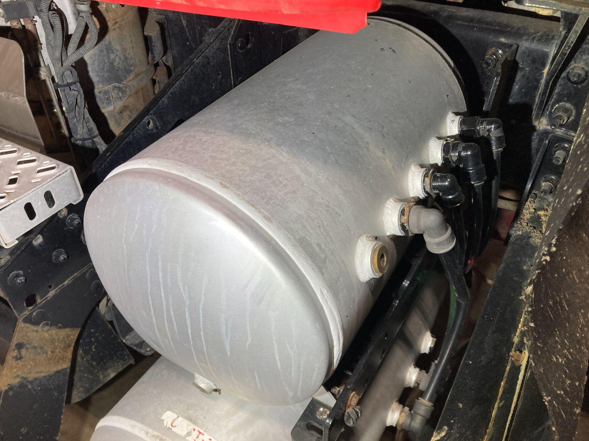21137592P05 | Mack CHU Air Tank for Sale