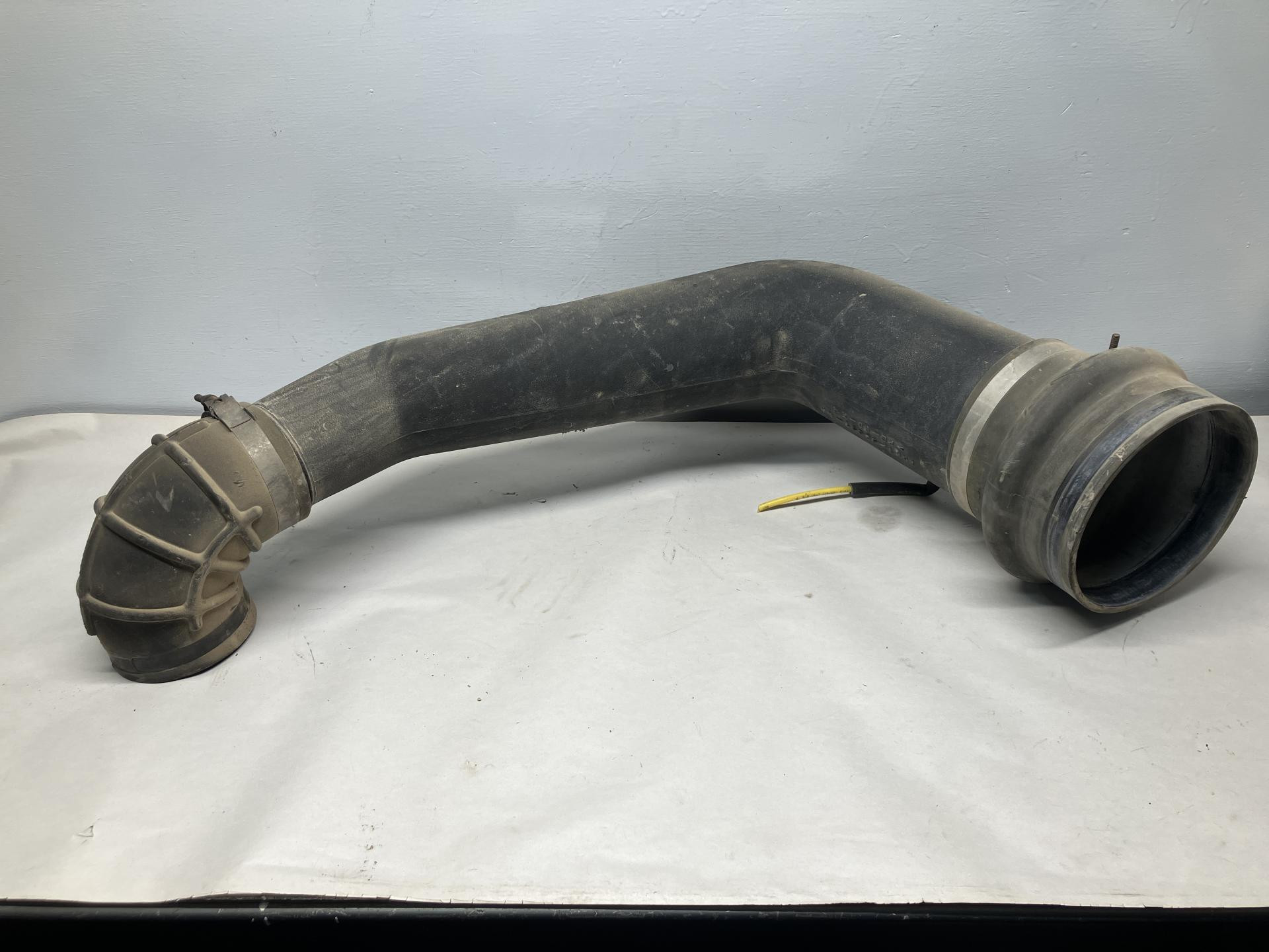 VERIFY | Ford L8513 Air Transfer Tube for Sale