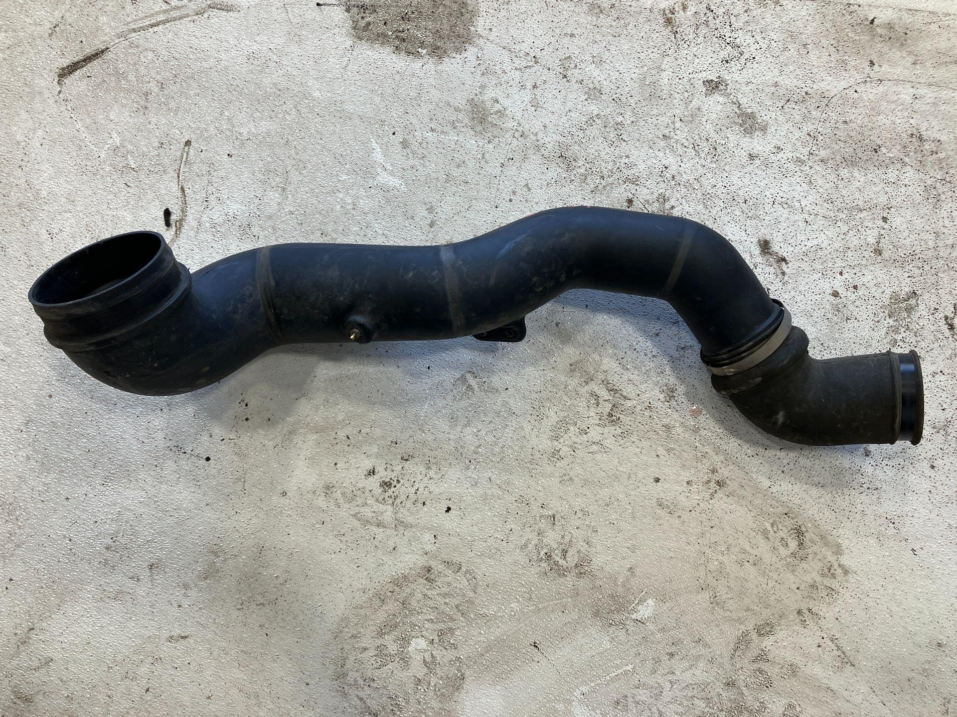 G66-1134 | Peterbilt 220 COE Air Transfer Tube for Sale