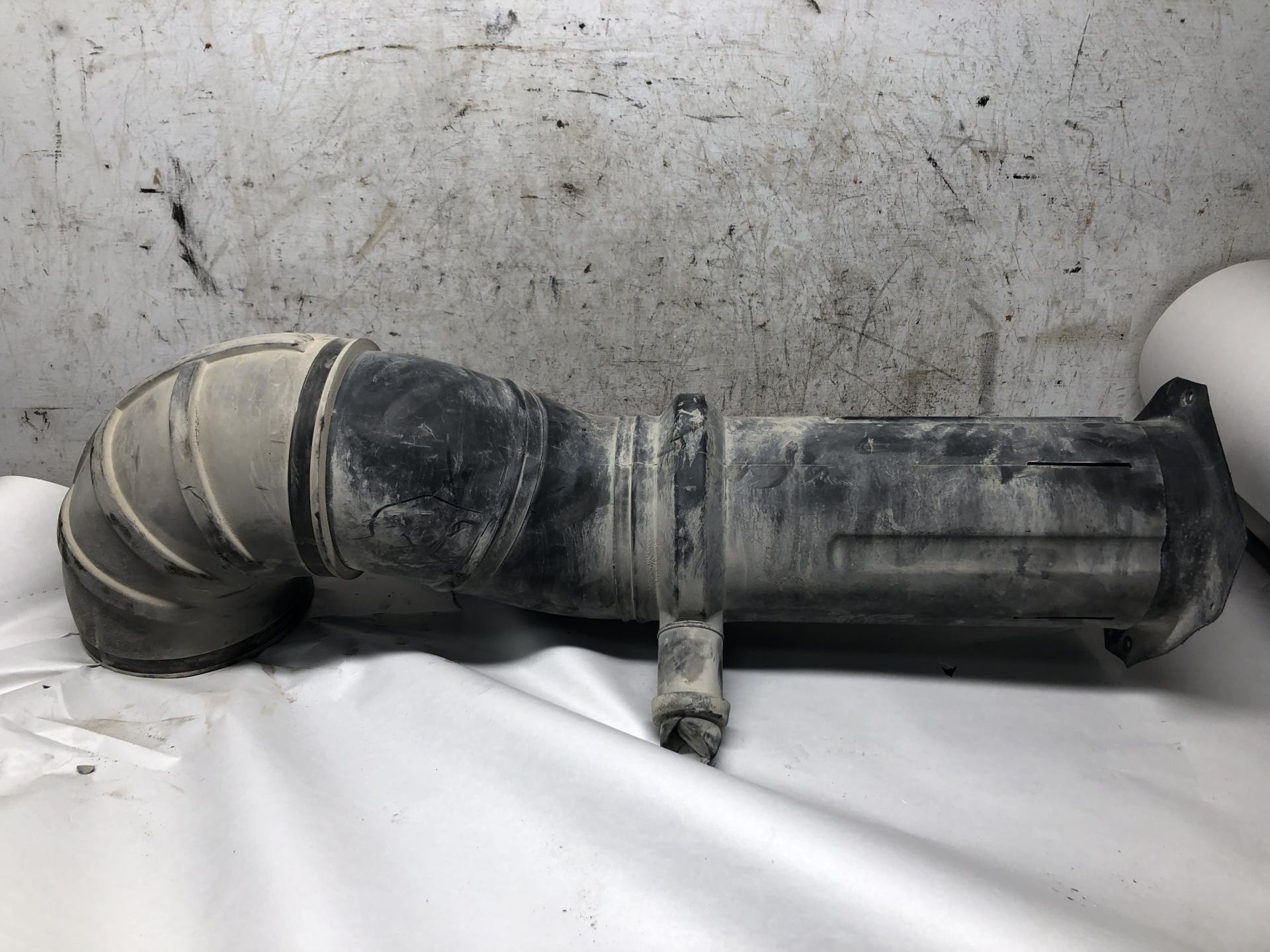 K336-424 | Kenworth T600 Air Transfer Tube for Sale