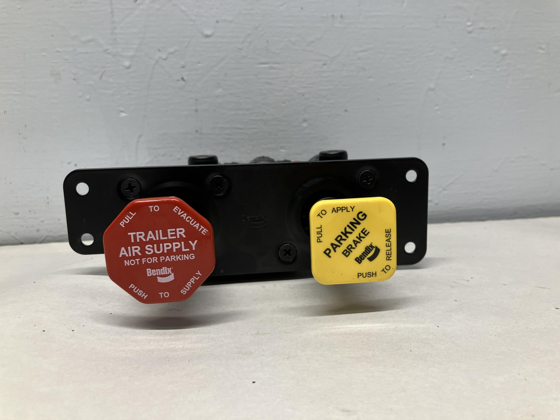 Bendix 5018673 Air Valve for Sale