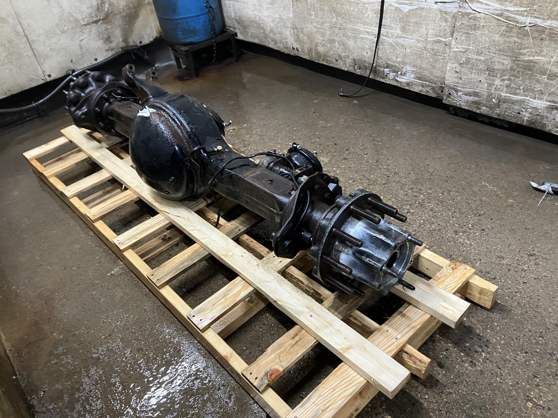 306882 | Eaton RSP40 Axle Housing (Rear) for Sale
