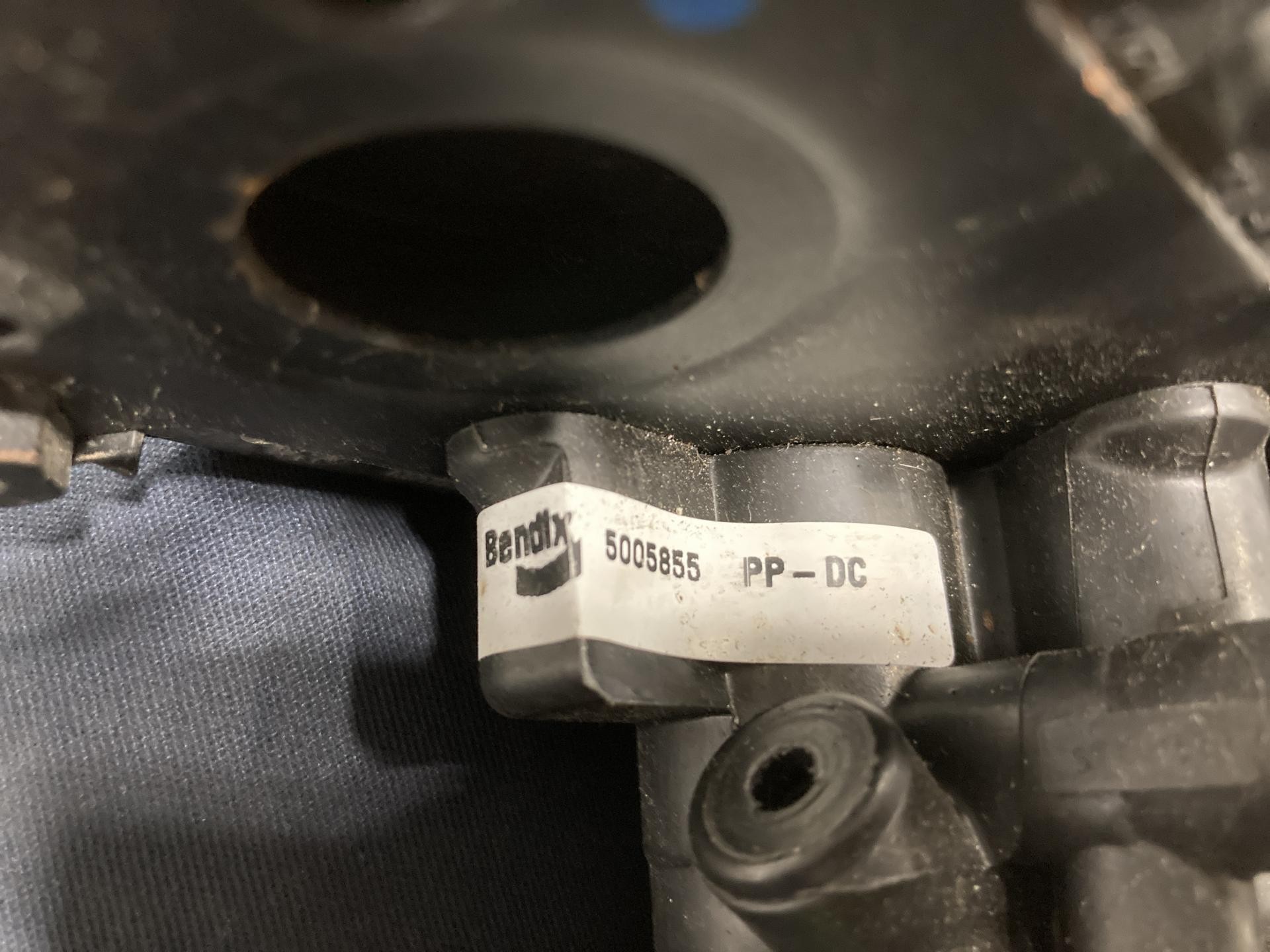 Bendix 5005855 Air Valve for Sale