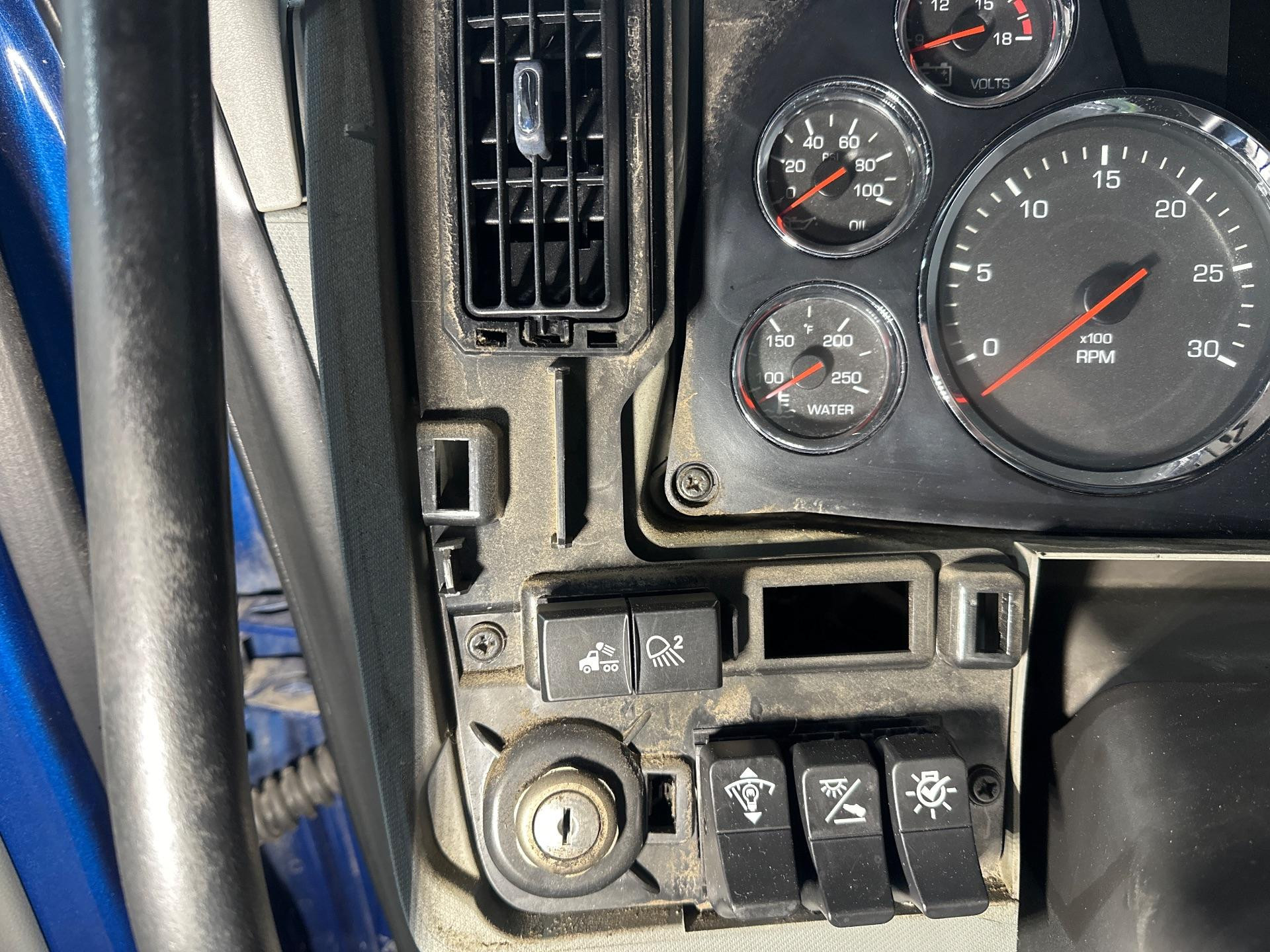 VERIFY | Kenworth T680 Dash Panel for Sale