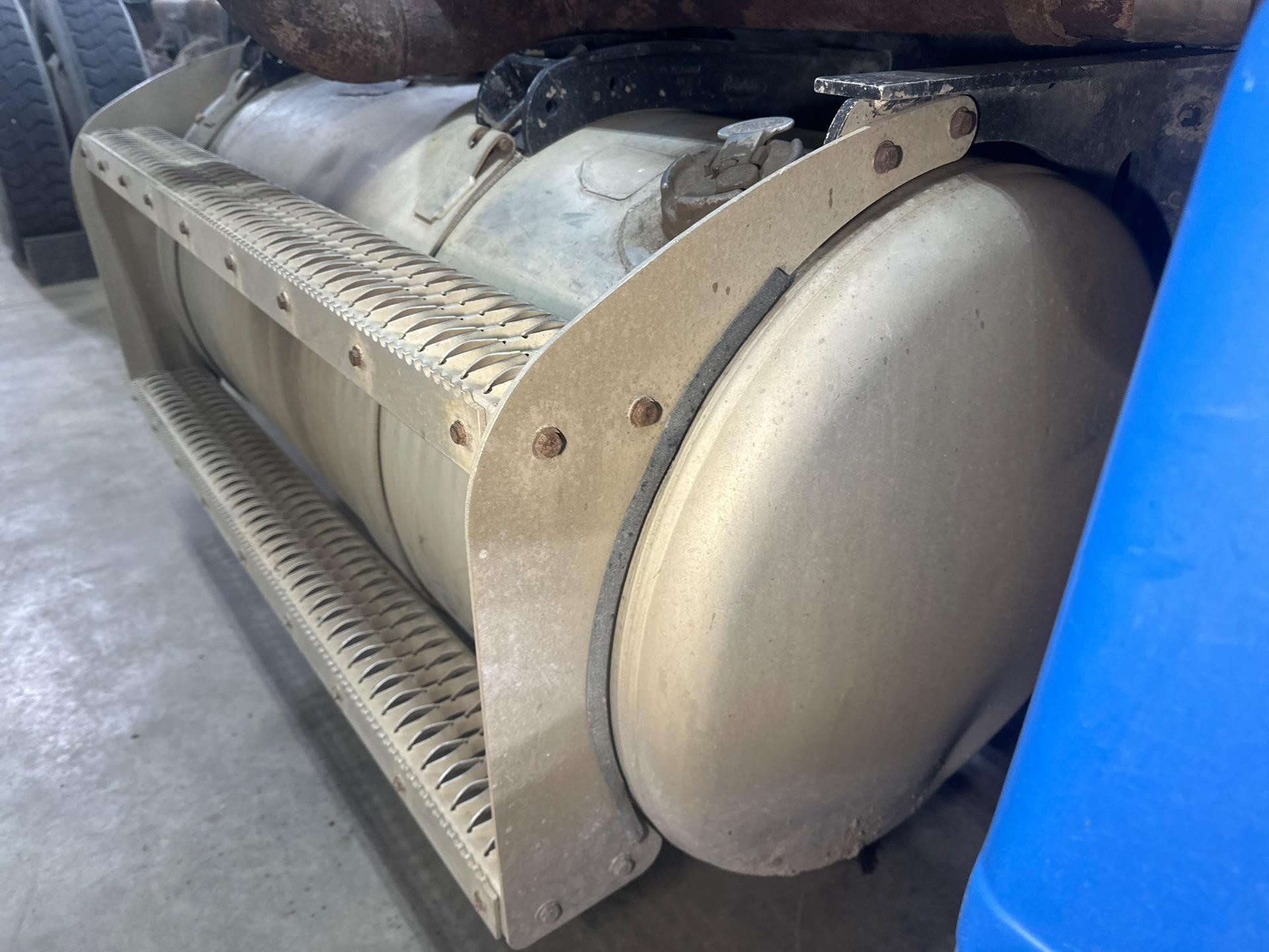 NA | Peterbilt 377 Step (Frame, Fuel Tank, Faring) for Sale