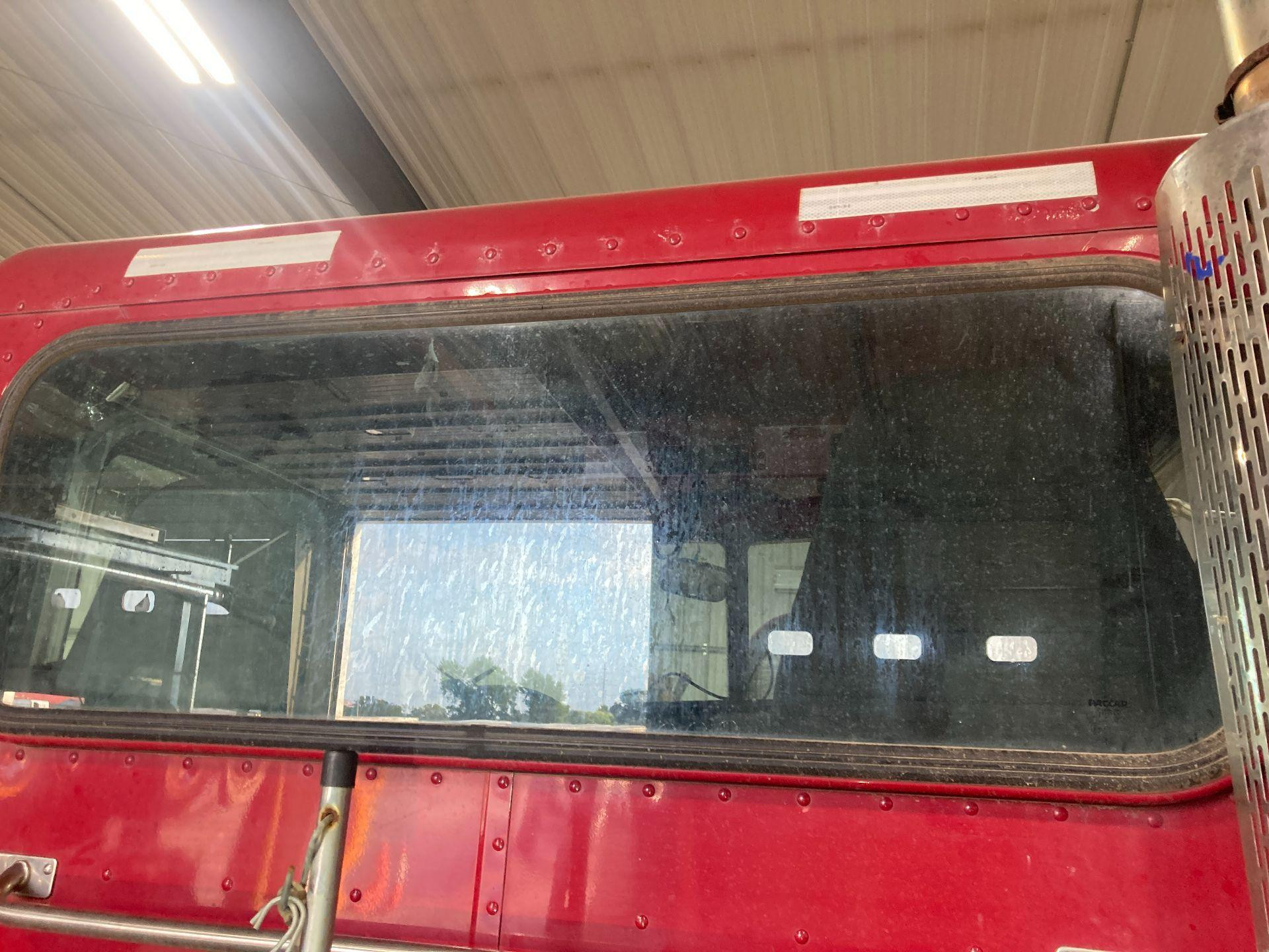 Peterbilt 388 Back Glass for Sale