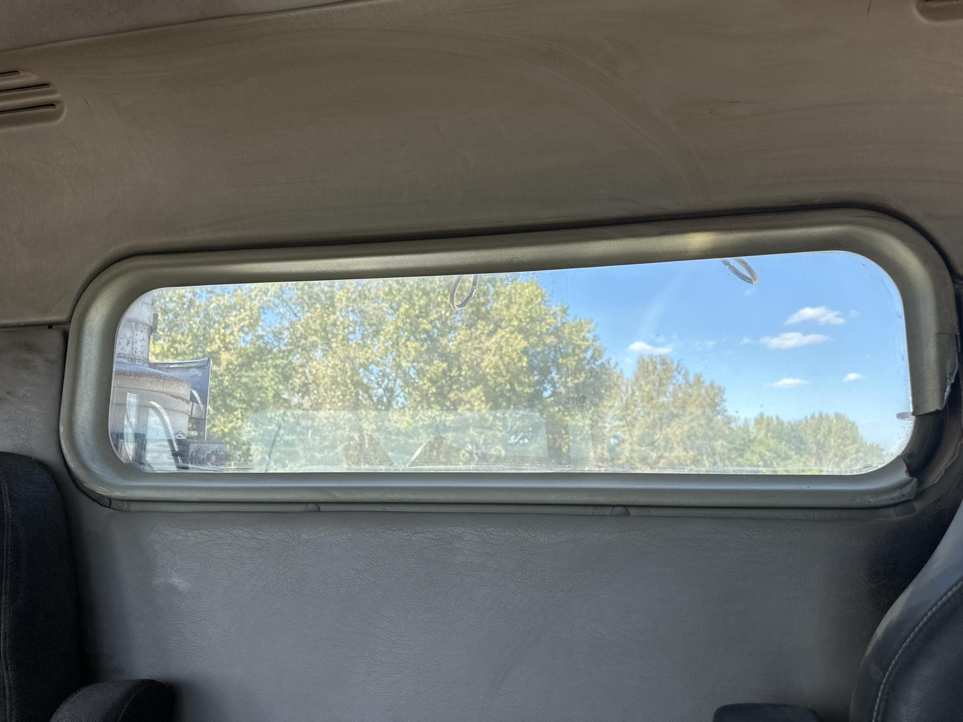 Freightliner COLUMBIA 120 Back Glass for Sale