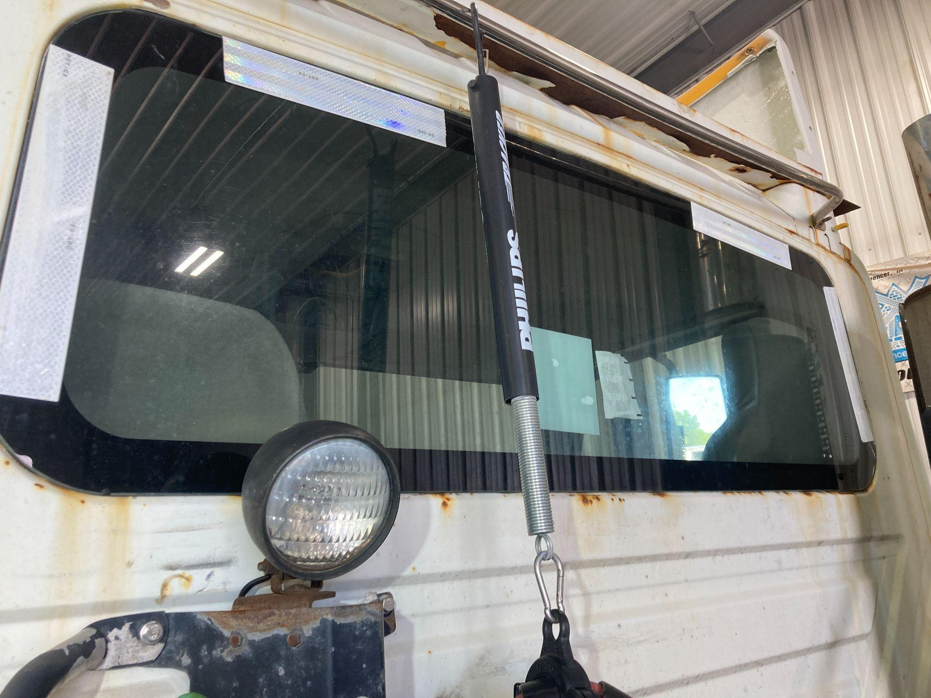 43R-000046 | International 8600 Back Glass for Sale