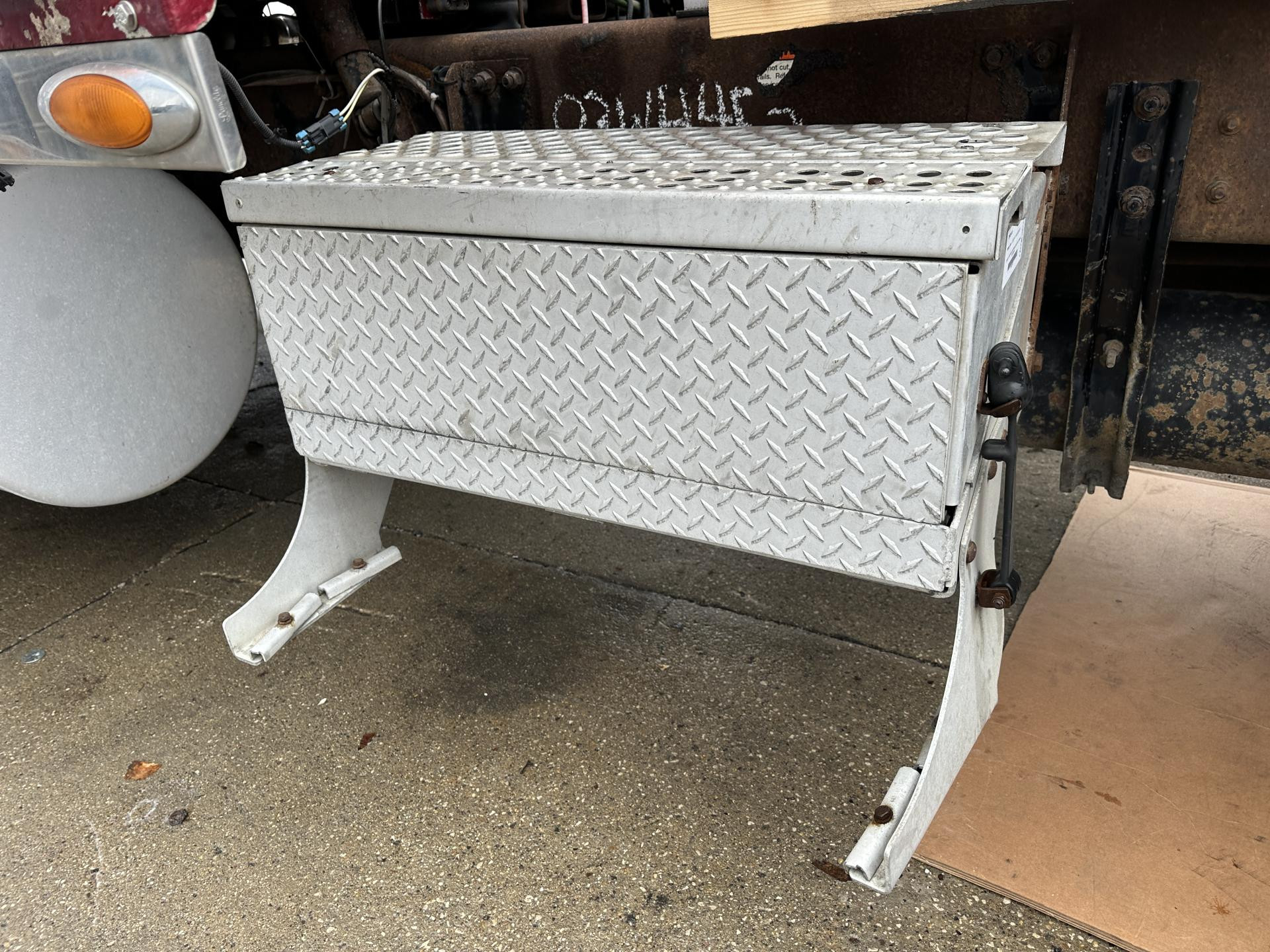 Freightliner CLASSIC XL Battery Box for Sale