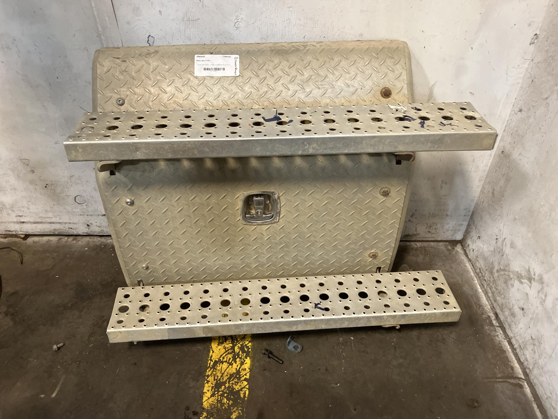 Freightliner 122SD Battery Box Cover for Sale