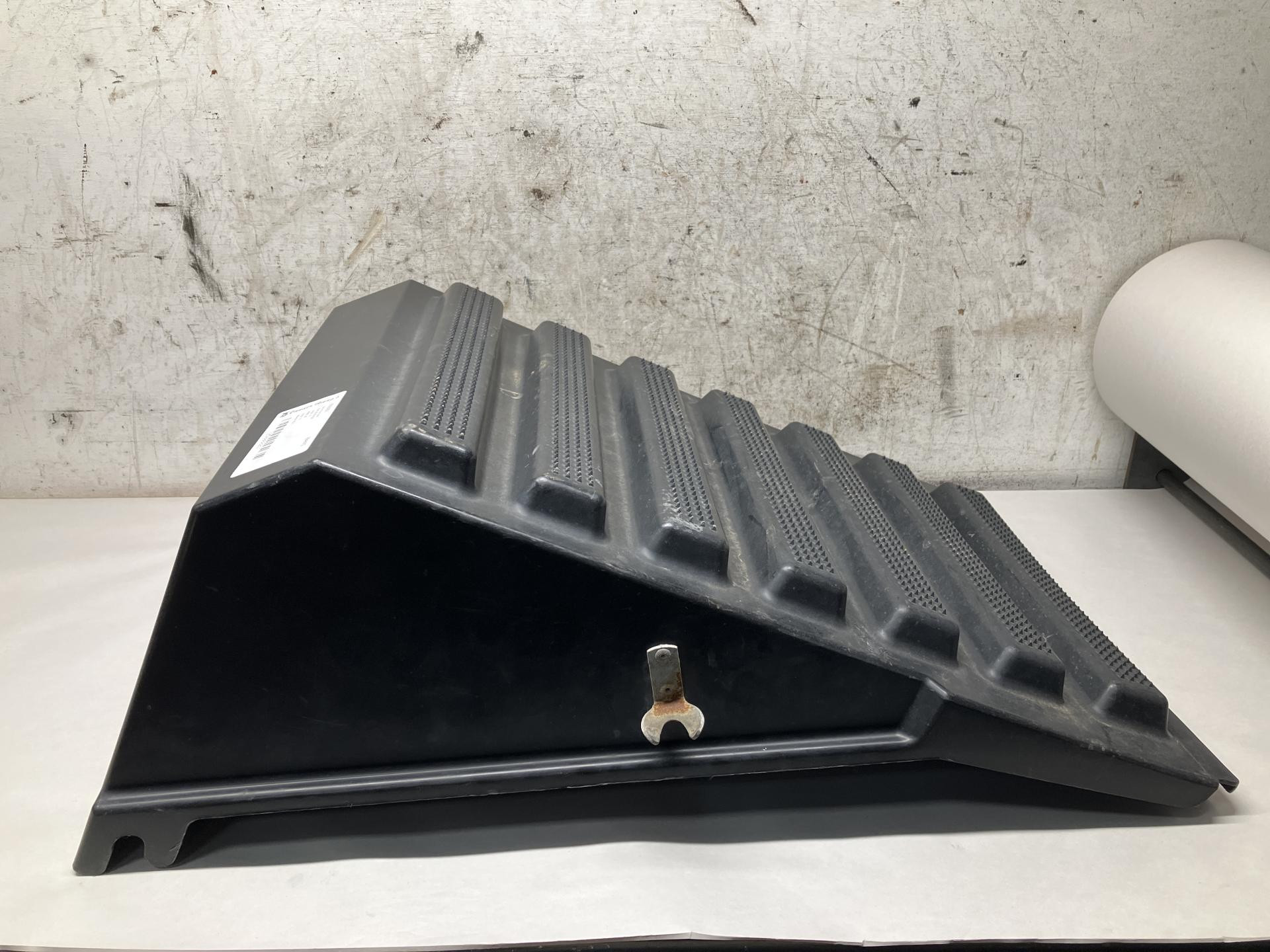 3578370C92 | International 9400 Battery Box Cover for Sale