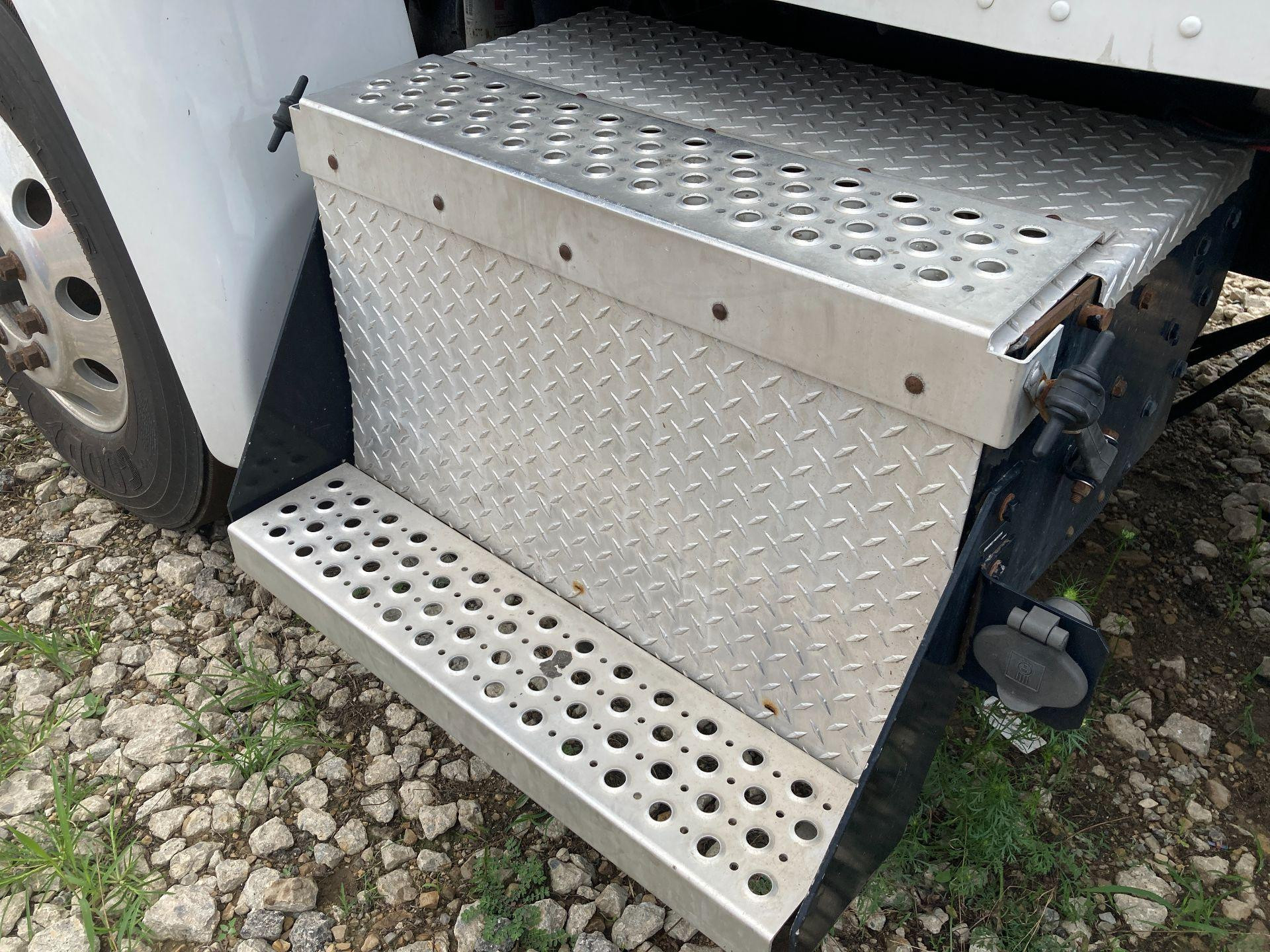 Kenworth T370 Battery Box Cover for Sale