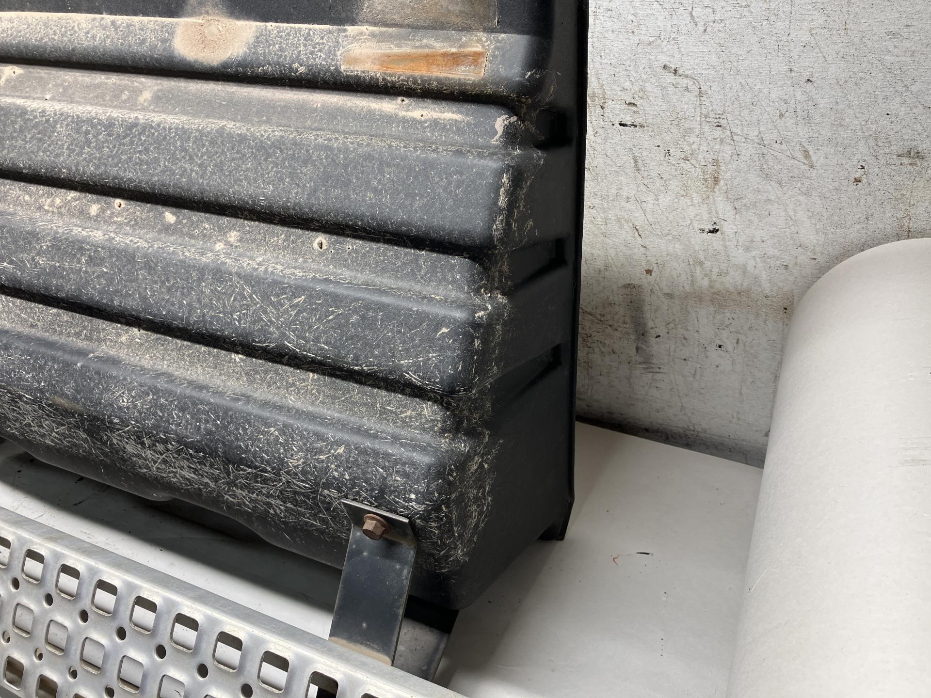 21146346 | Volvo VNL Battery Box Cover for Sale