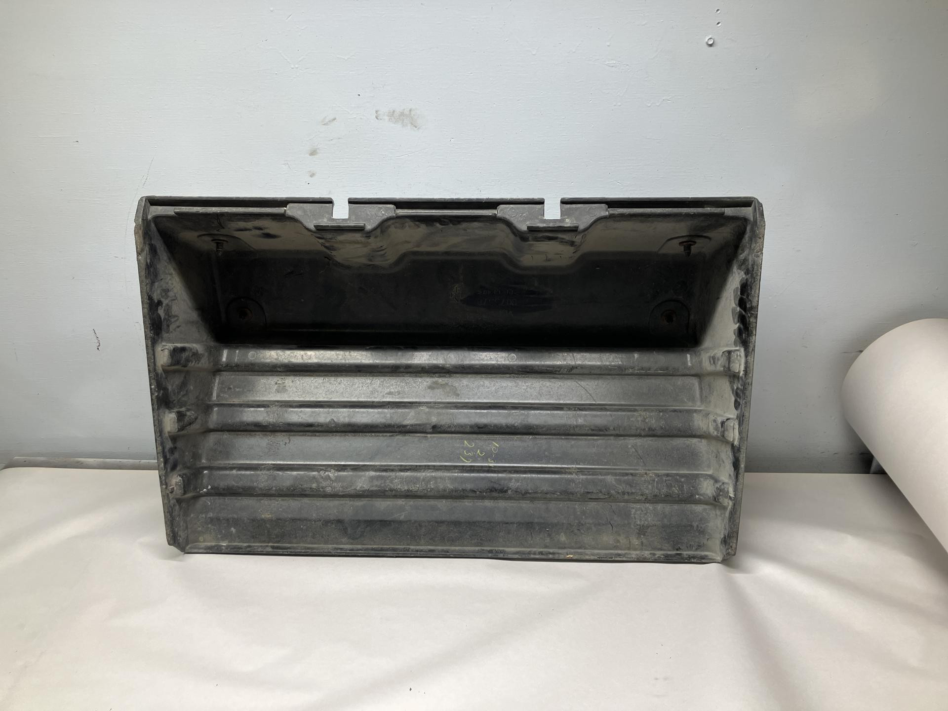 Volvo VNL Battery Box Cover for Sale