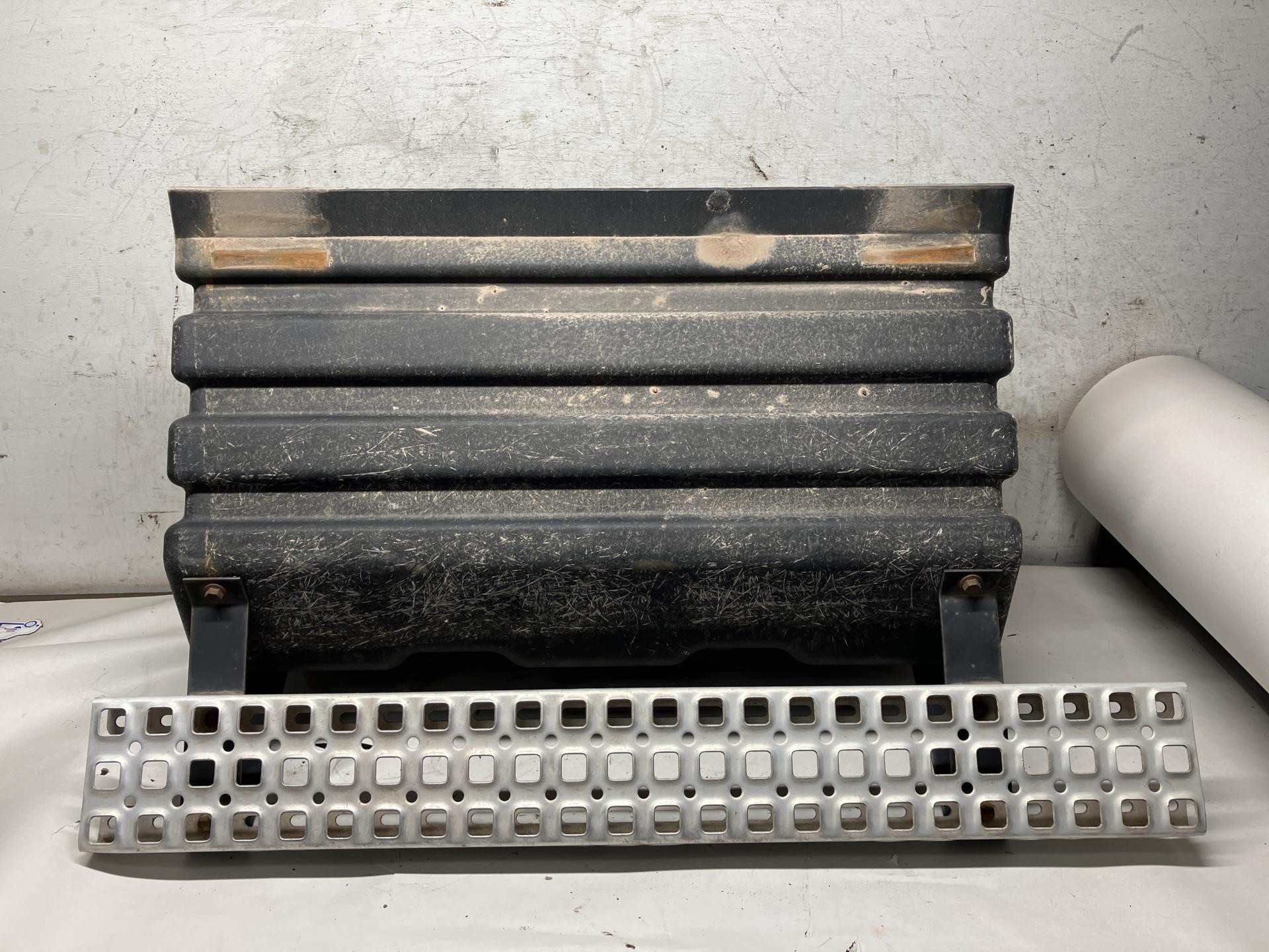 21146346 | Volvo VNL Battery Box Cover for Sale
