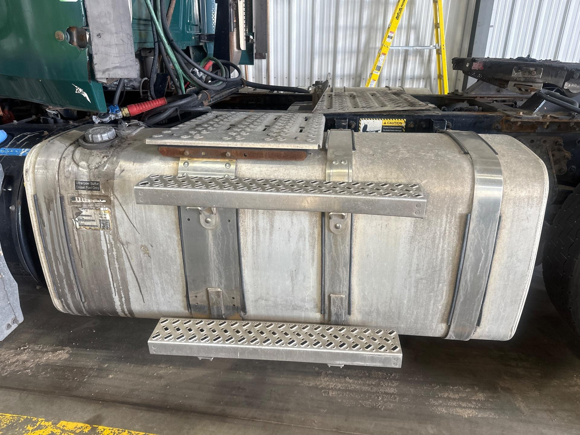 2189583 | Mack CXU613 Fuel Tank for Sale