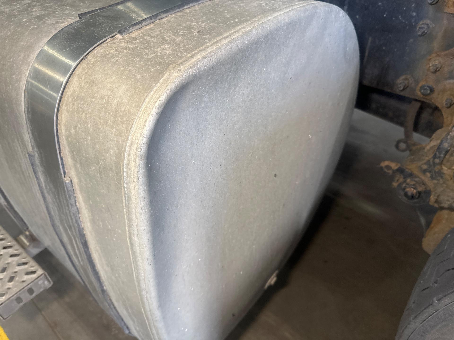 2189583 | Mack CXU613 Fuel Tank for Sale