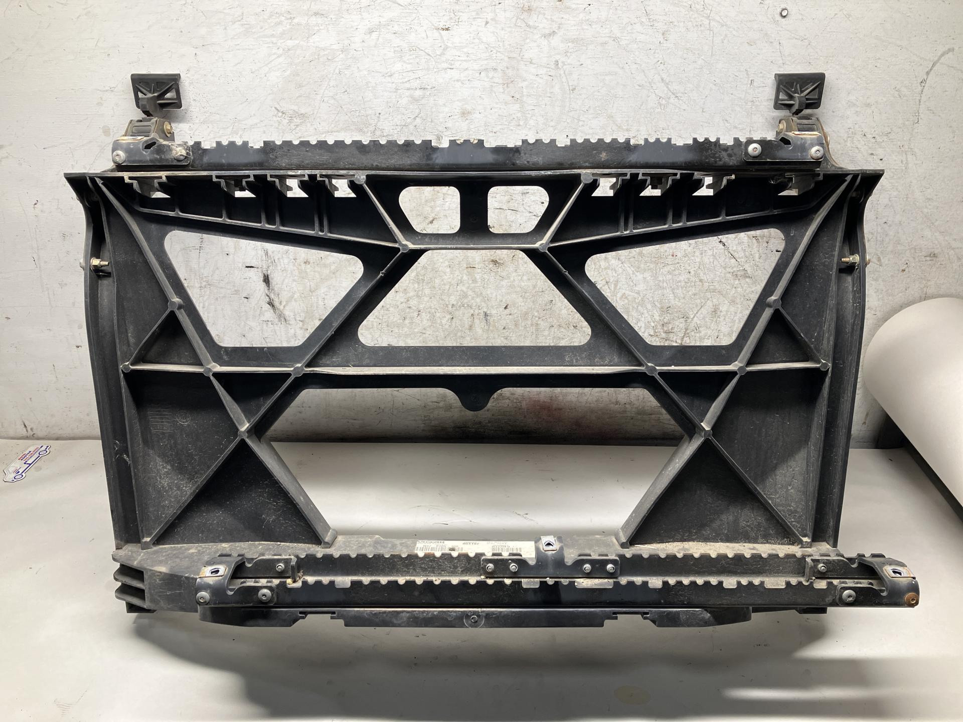 N82-6105-100 | Peterbilt 579 Bracket, Skirt for Sale