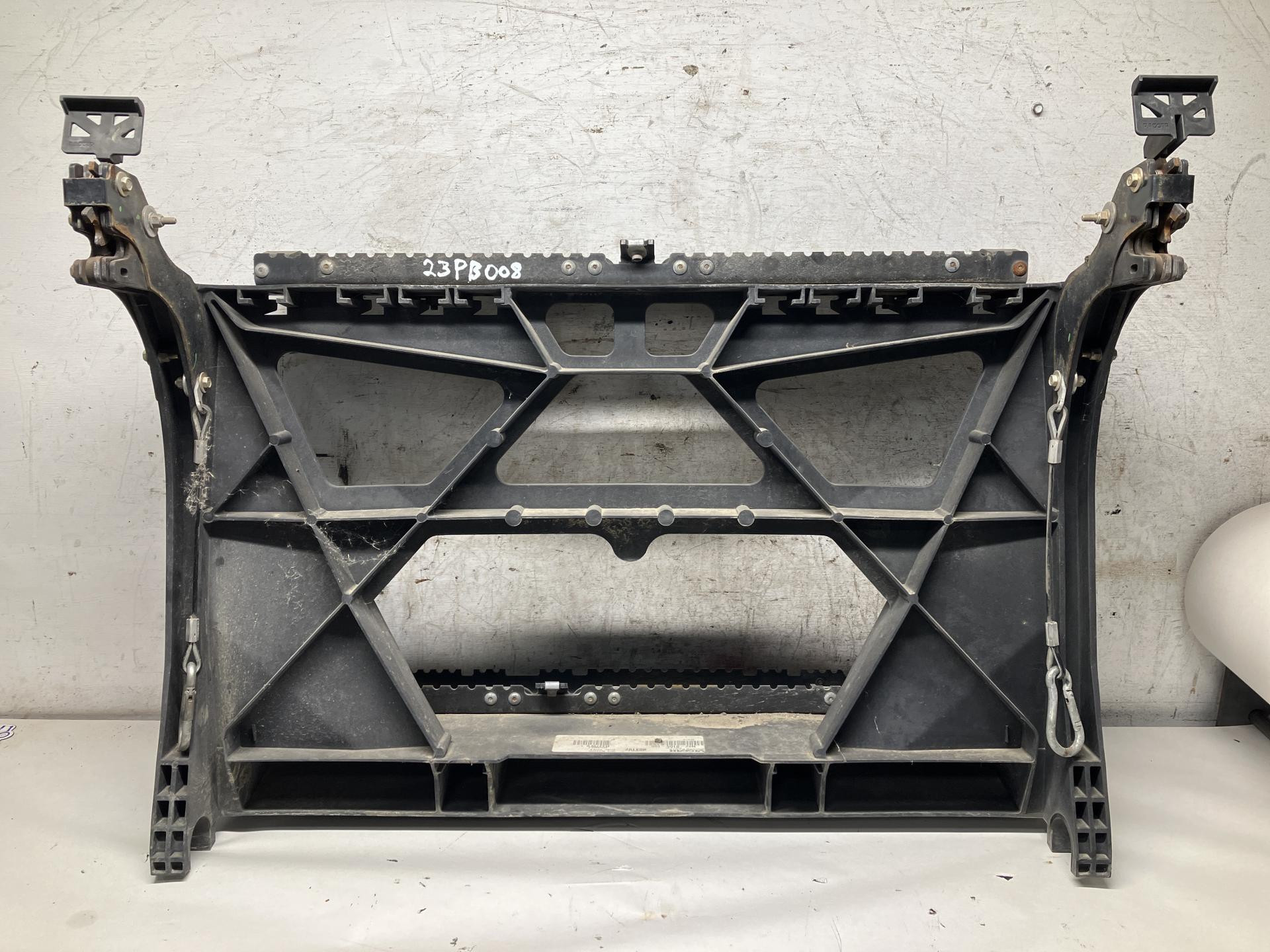 N82-6105-100 | Peterbilt 579 Bracket, Skirt for Sale