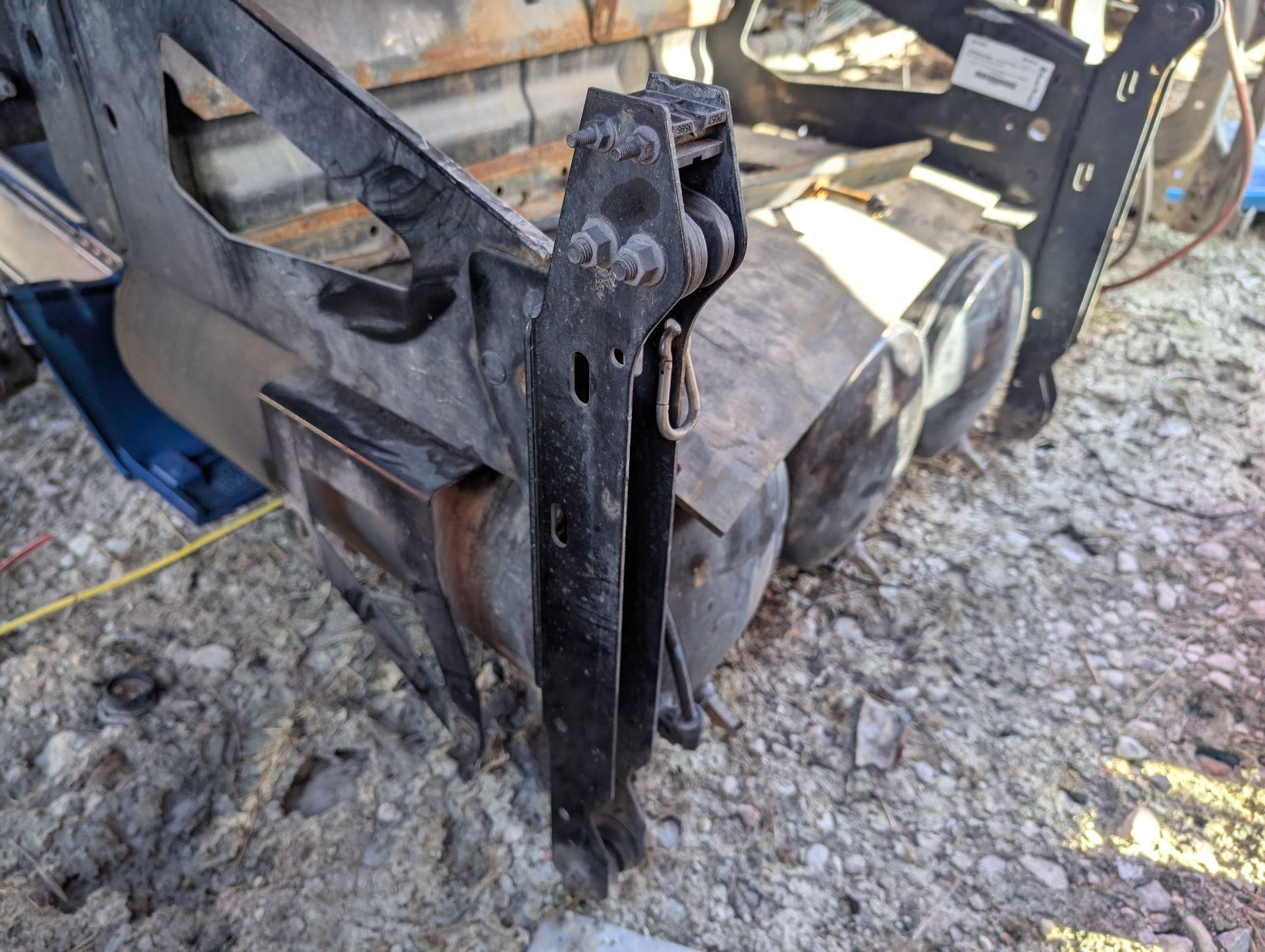 Volvo VNL Bracket, Skirt for Sale