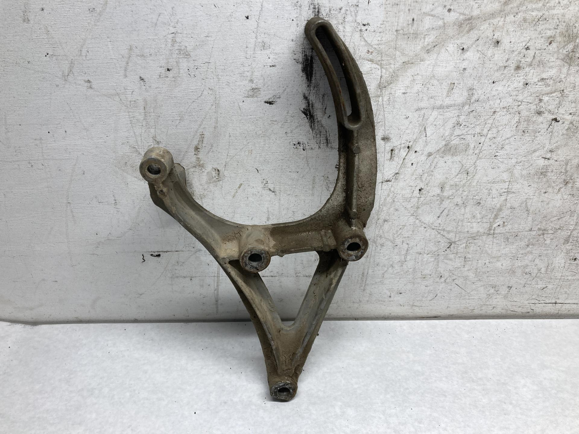 797444 | GM 366 Engine Bracket for Sale
