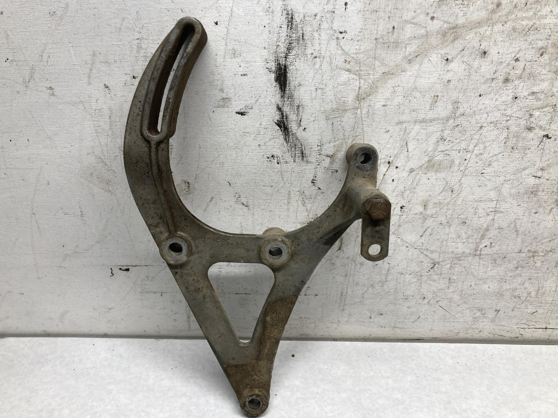 797444 | GM 366 Engine Bracket for Sale