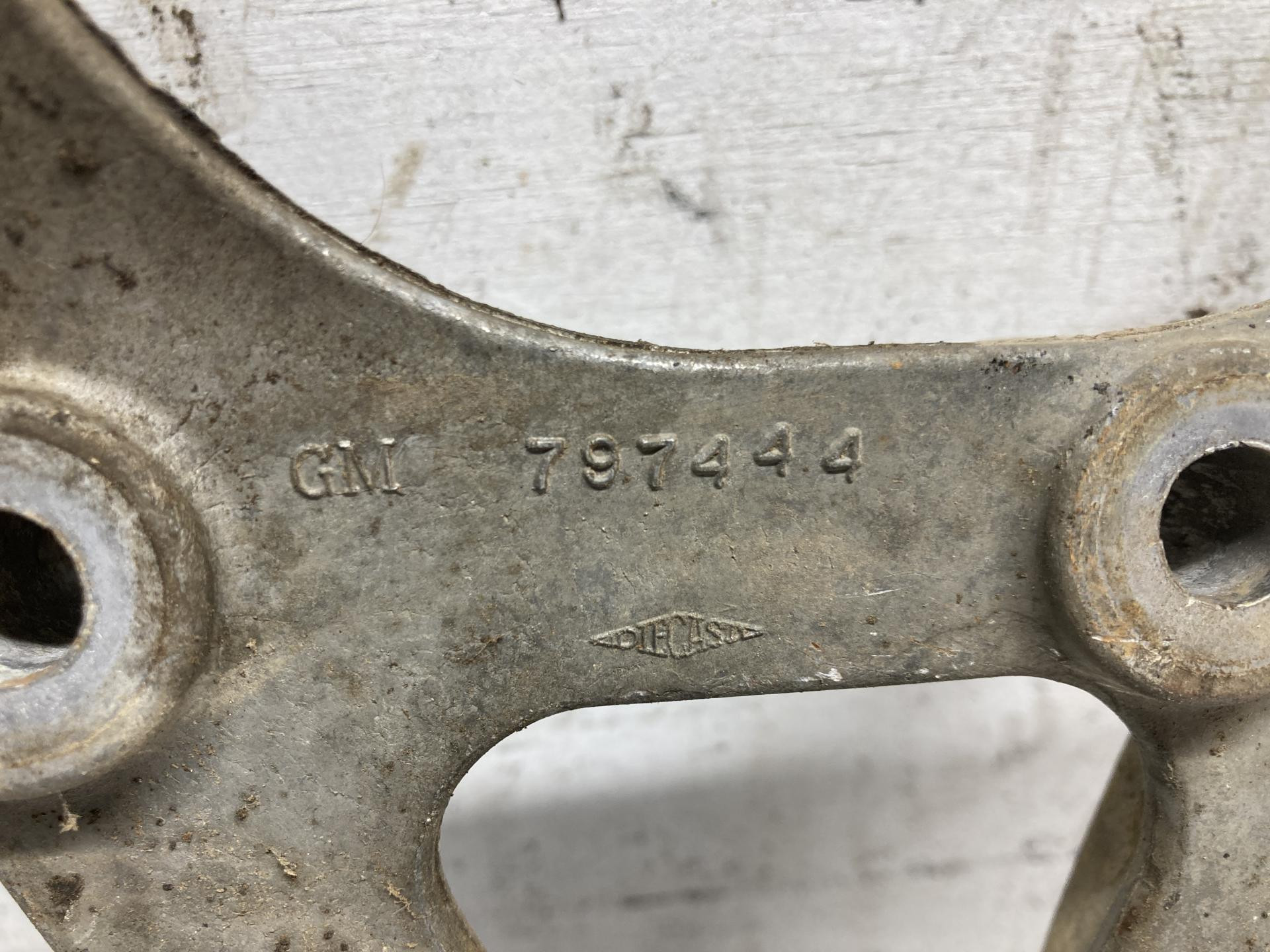 797444 | GM 366 Engine Bracket for Sale