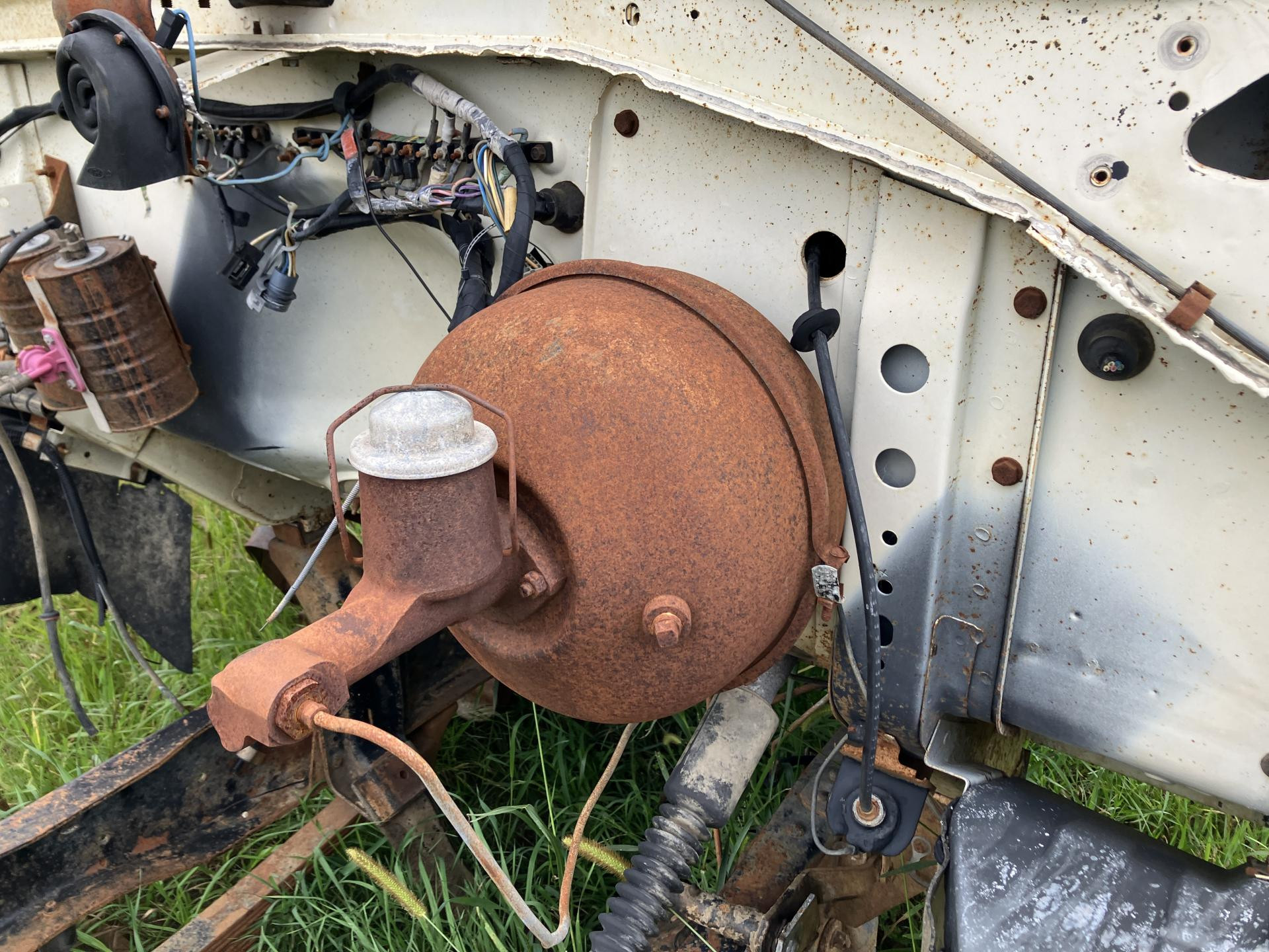 Ford LN700 Vacuum Booster for Sale