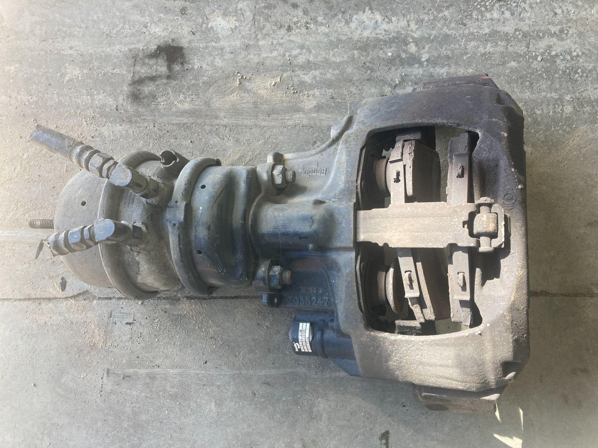 Z035247 | Mack CXU613 Caliper for Sale