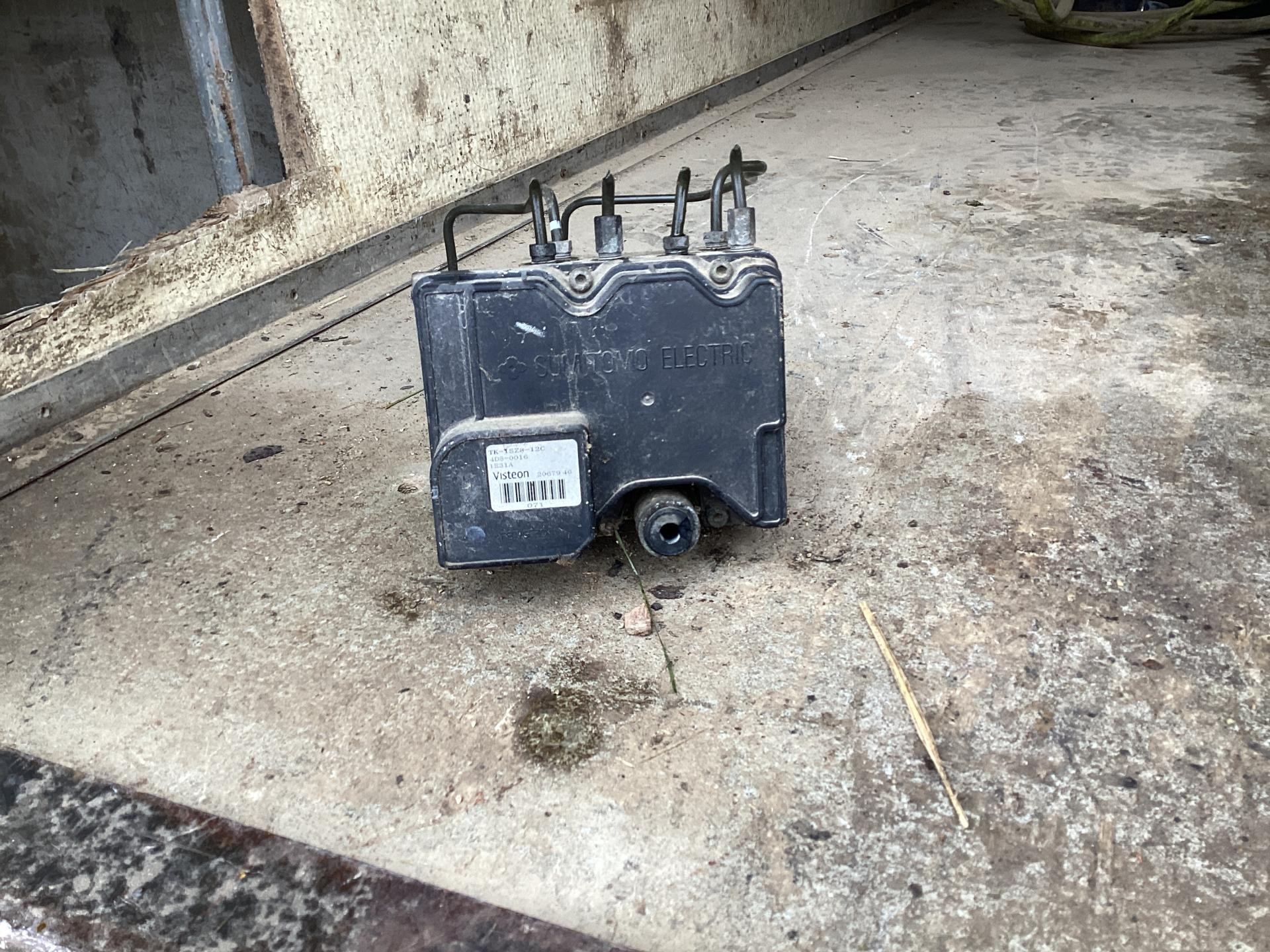 898155073 | Isuzu NPR Brake Control Module (ABS) for Sale