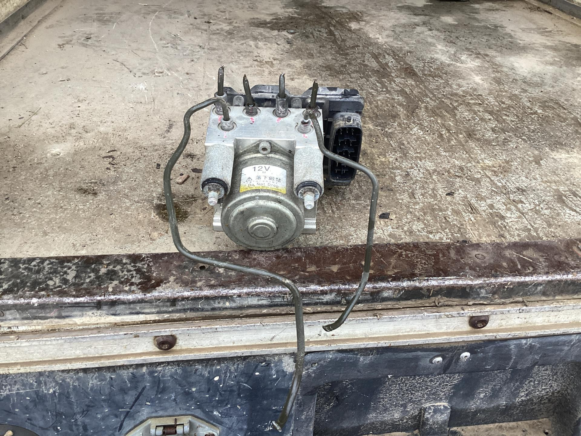 898155073 | Isuzu NPR Brake Control Module (ABS) for Sale