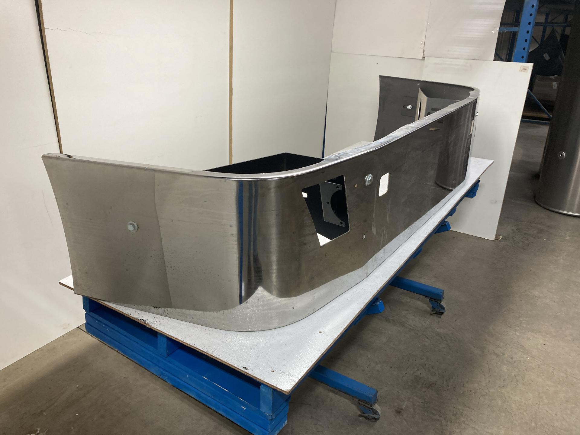 LH501017 | Volvo VNL Bumper for Sale