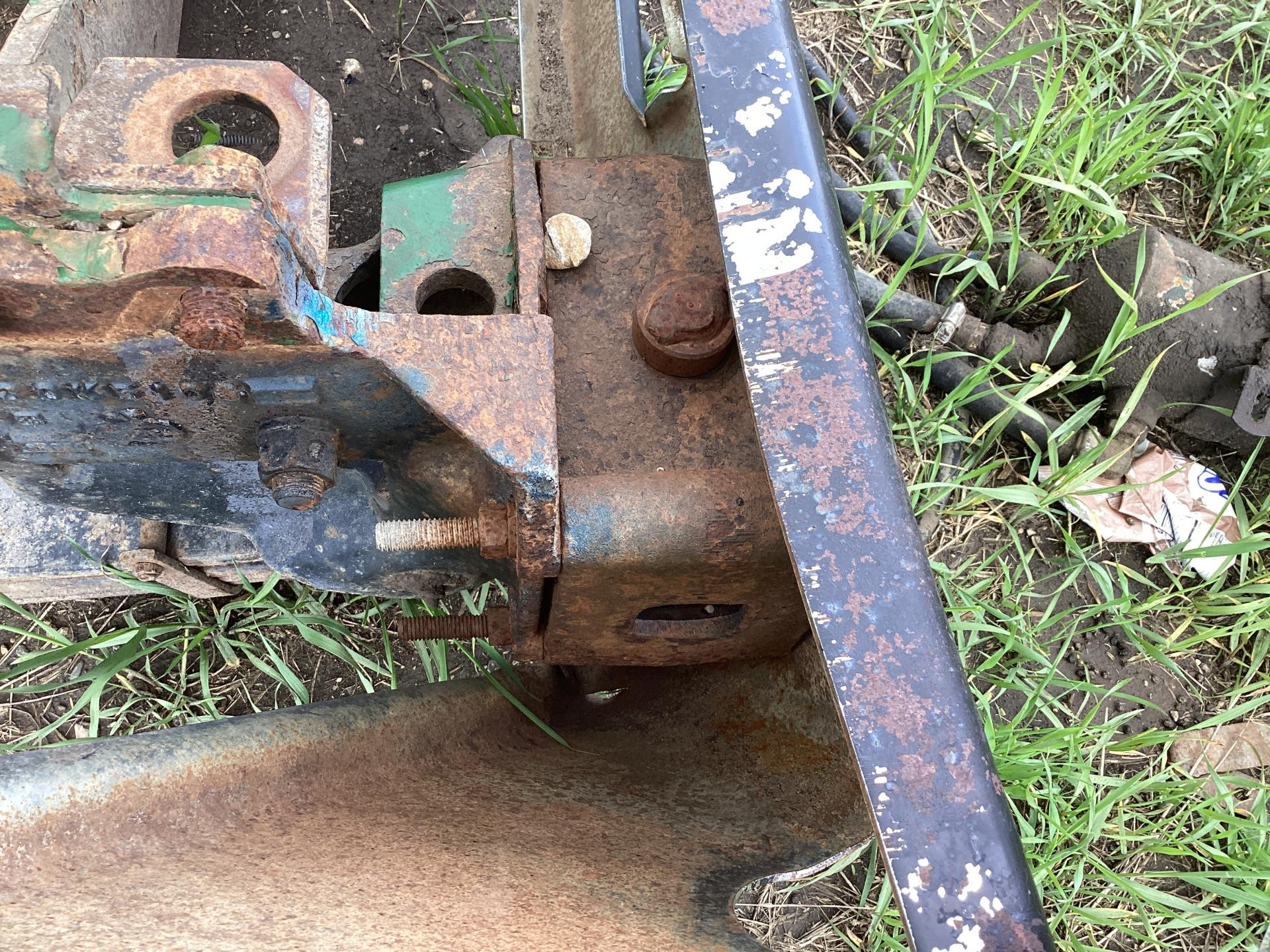 Mack R600 Bumper Bracket for Sale