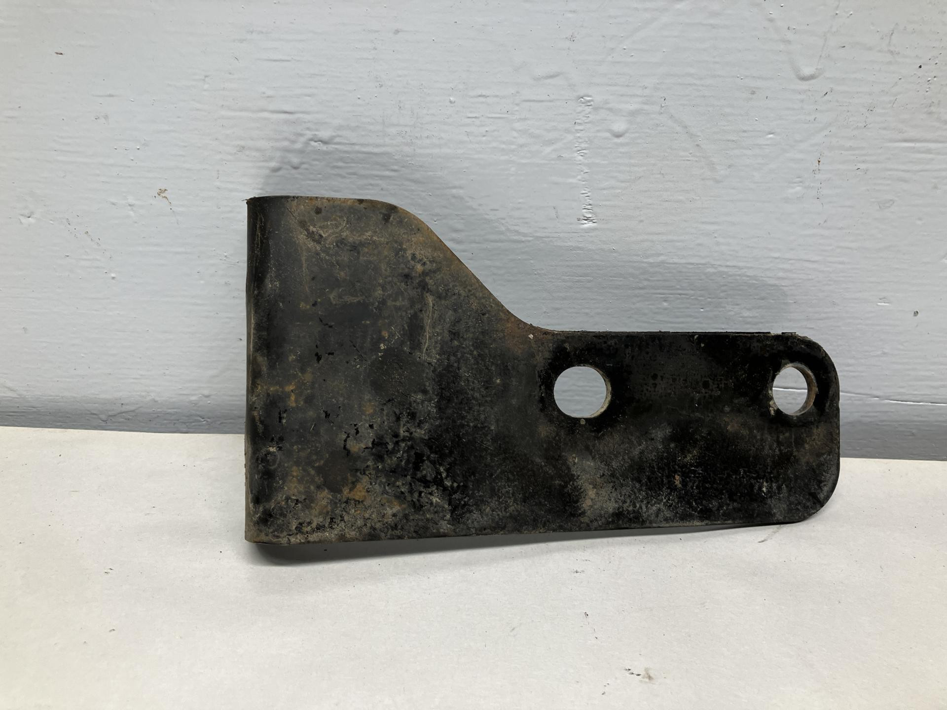 A77-6022 / A77-6022R | Kenworth T880 Bumper Bracket for Sale