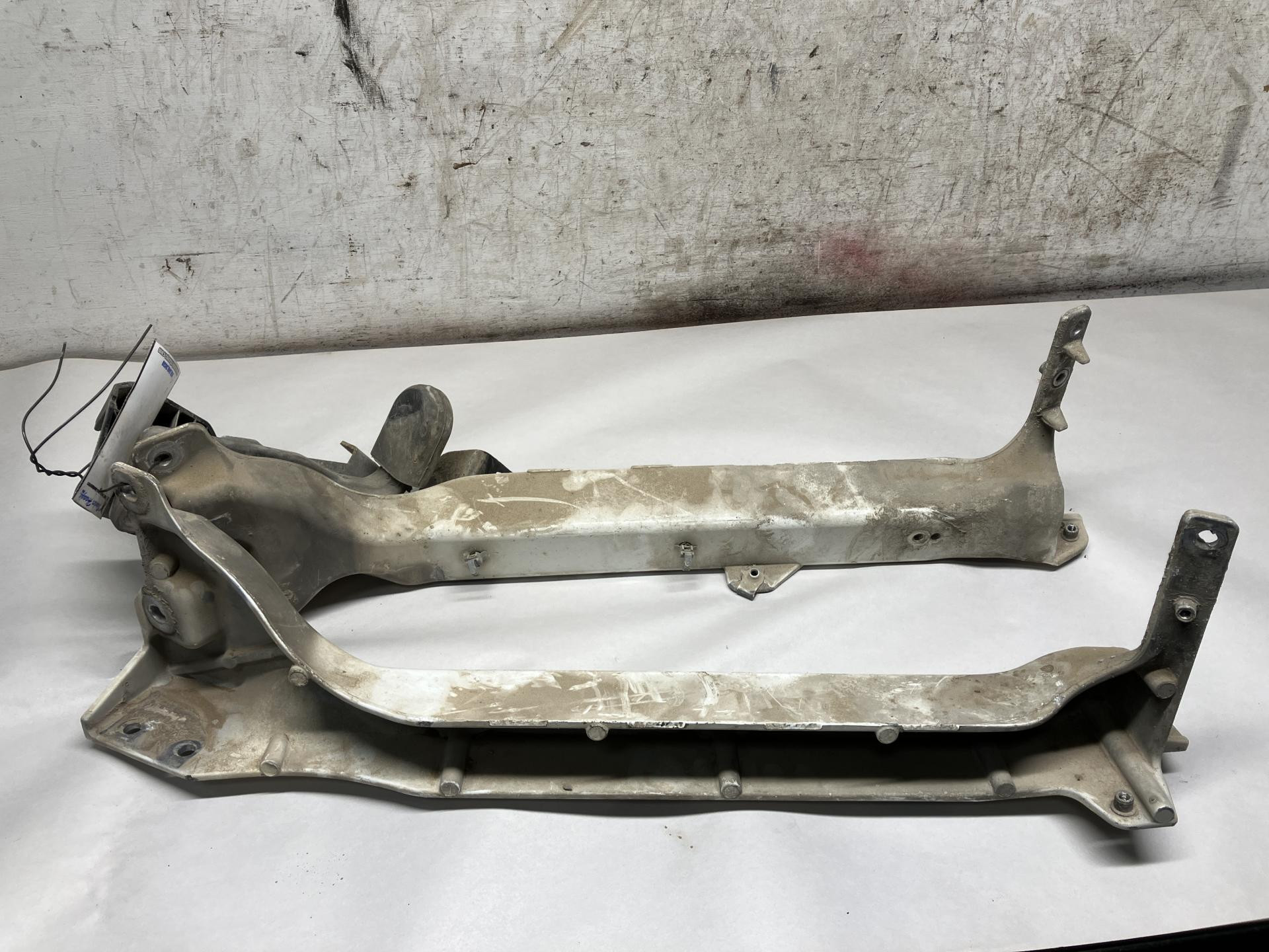 L85-6111 | Kenworth T880 Bumper Bracket for Sale