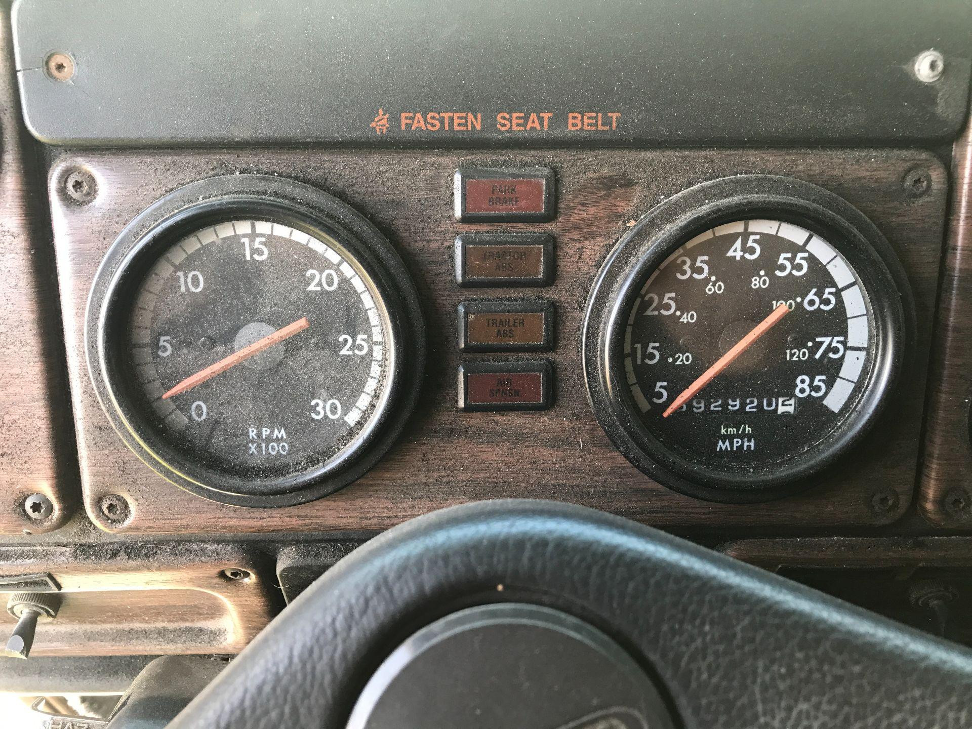 Freightliner FLD120 Speedometer Instrument Cluster for Sale